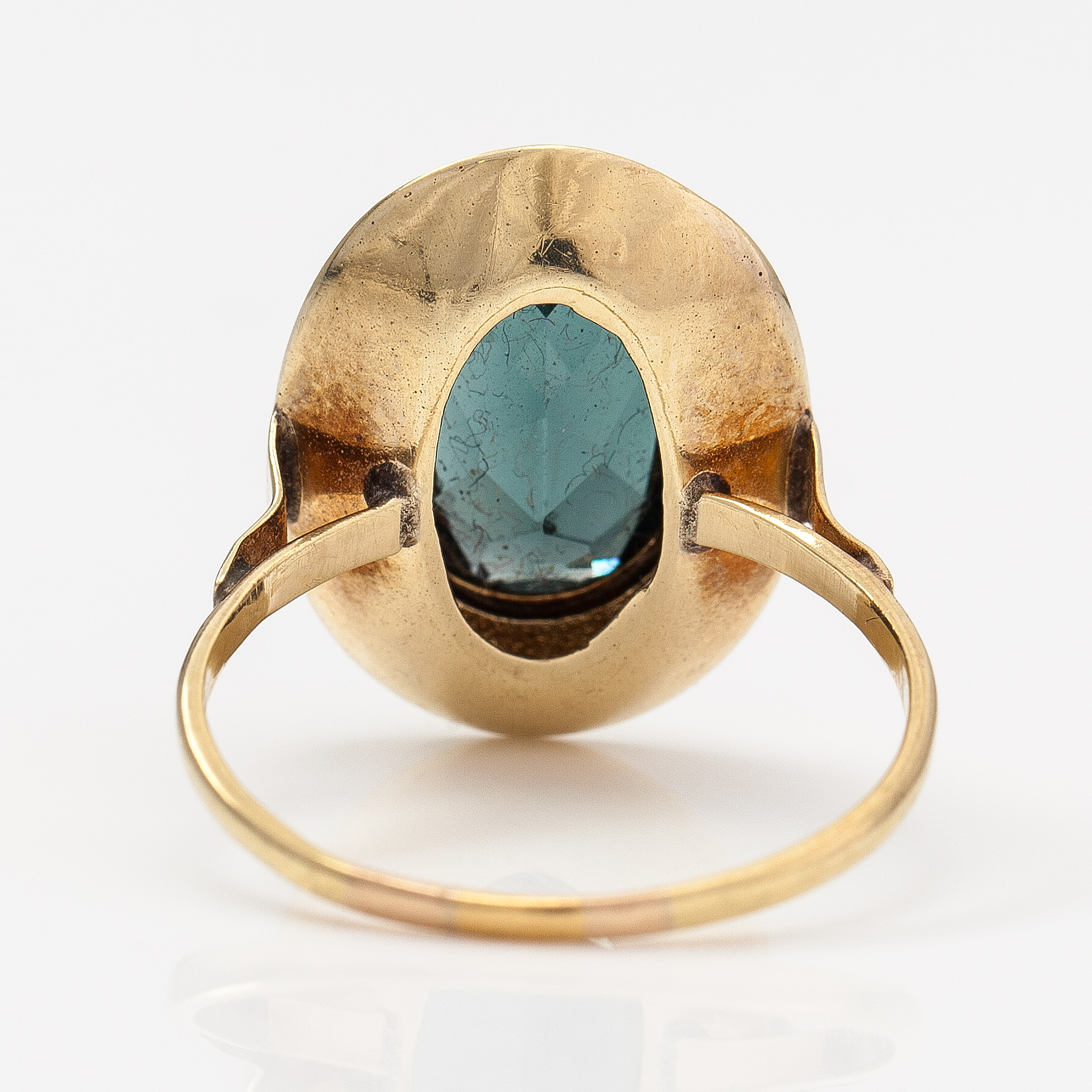 Ring, 14K guld och syntetisk spinell. - Bukowskis