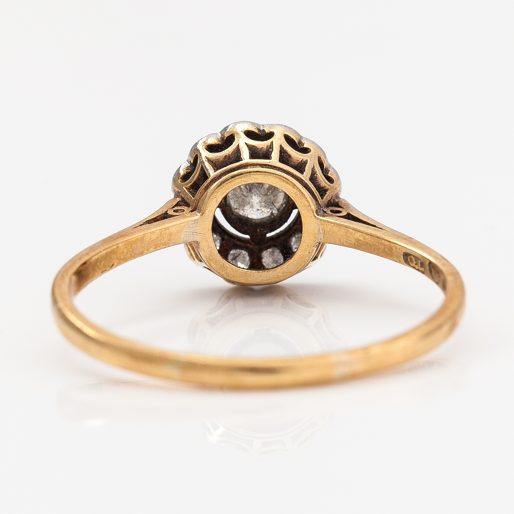 Ring, 18K guld och diamanter ca 0.22 ct tot. Oskar Lindroos, Helsingfors 1960-70-tal. - Bukowskis