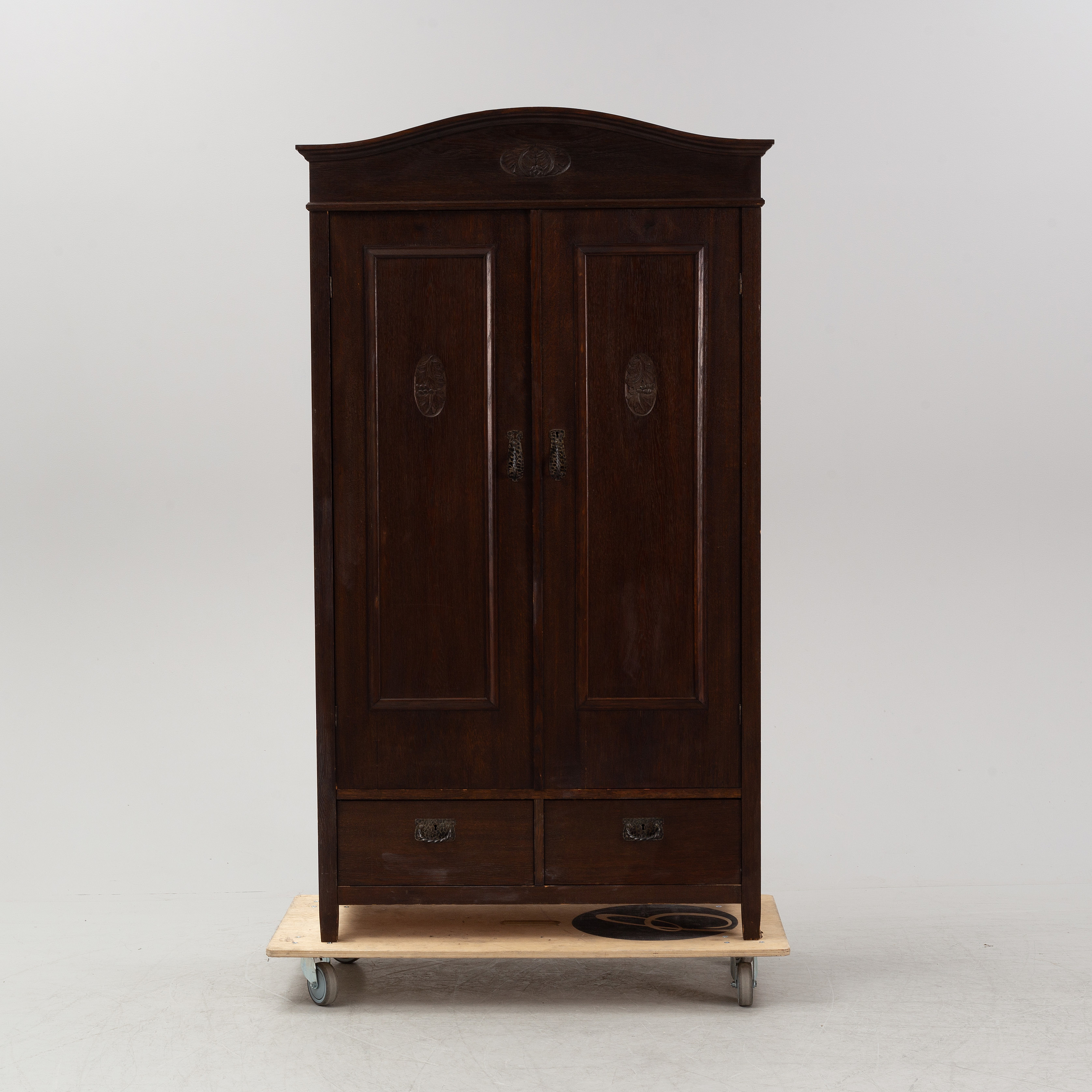 A 1920s cabinet. - Bukowskis