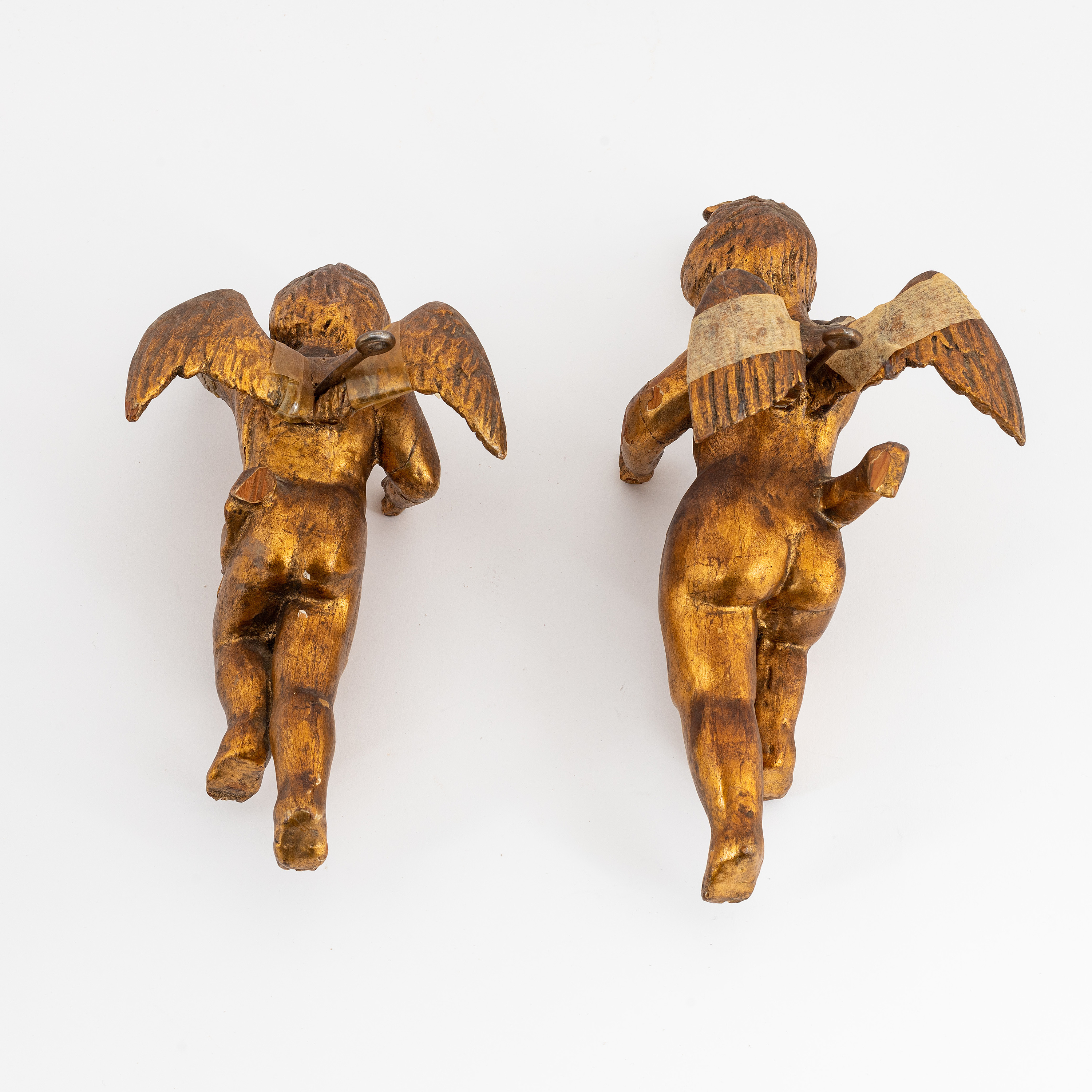 A pair of baroque wooden cupid sculptures, 18th century. - Bukowskis