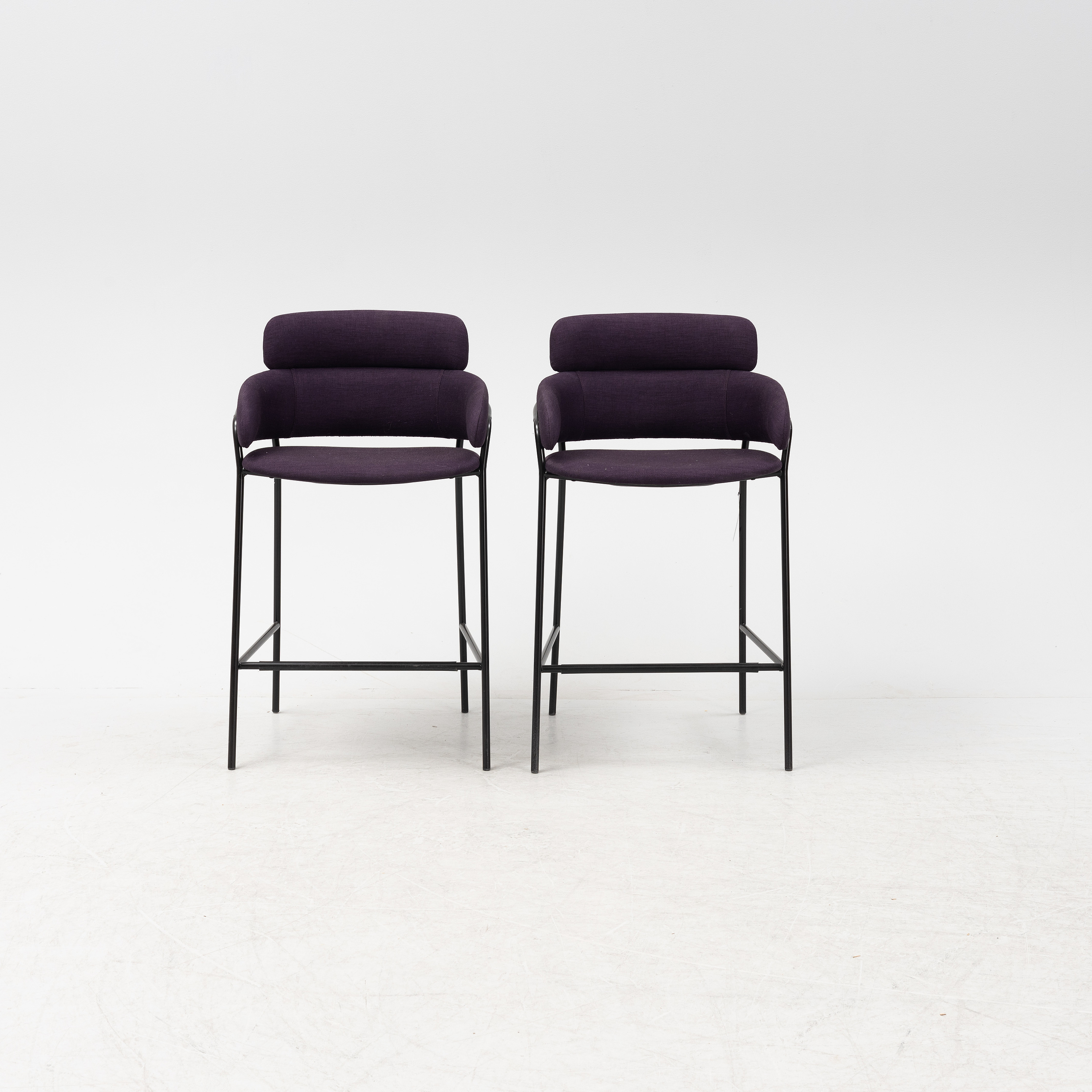 A pair of 'Strike Chair' chairs from Debi, Italy, 21st Century. - Bukowskis