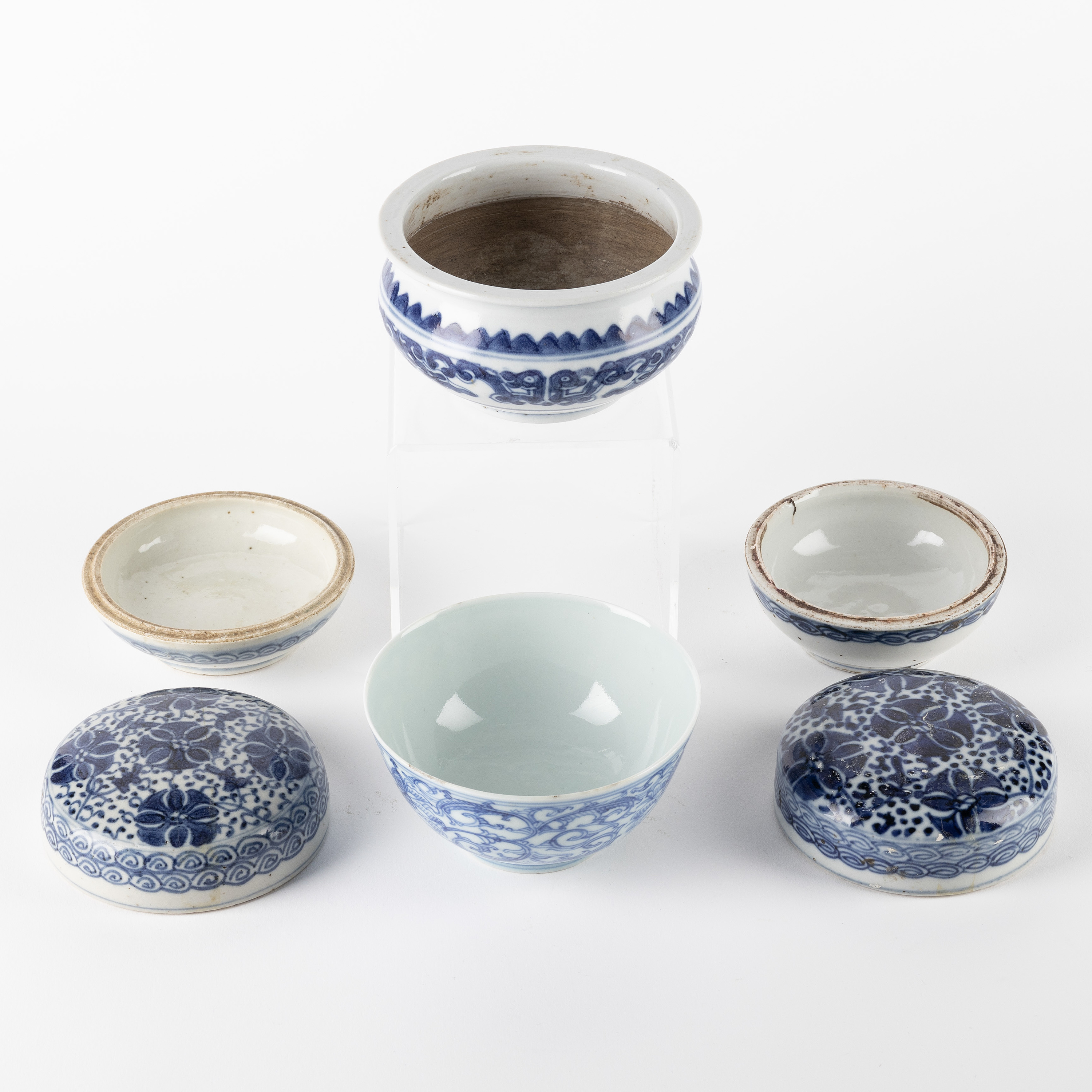 A group of blue and white Chinese porcelain, Qing dynasty, circa 1900 ...