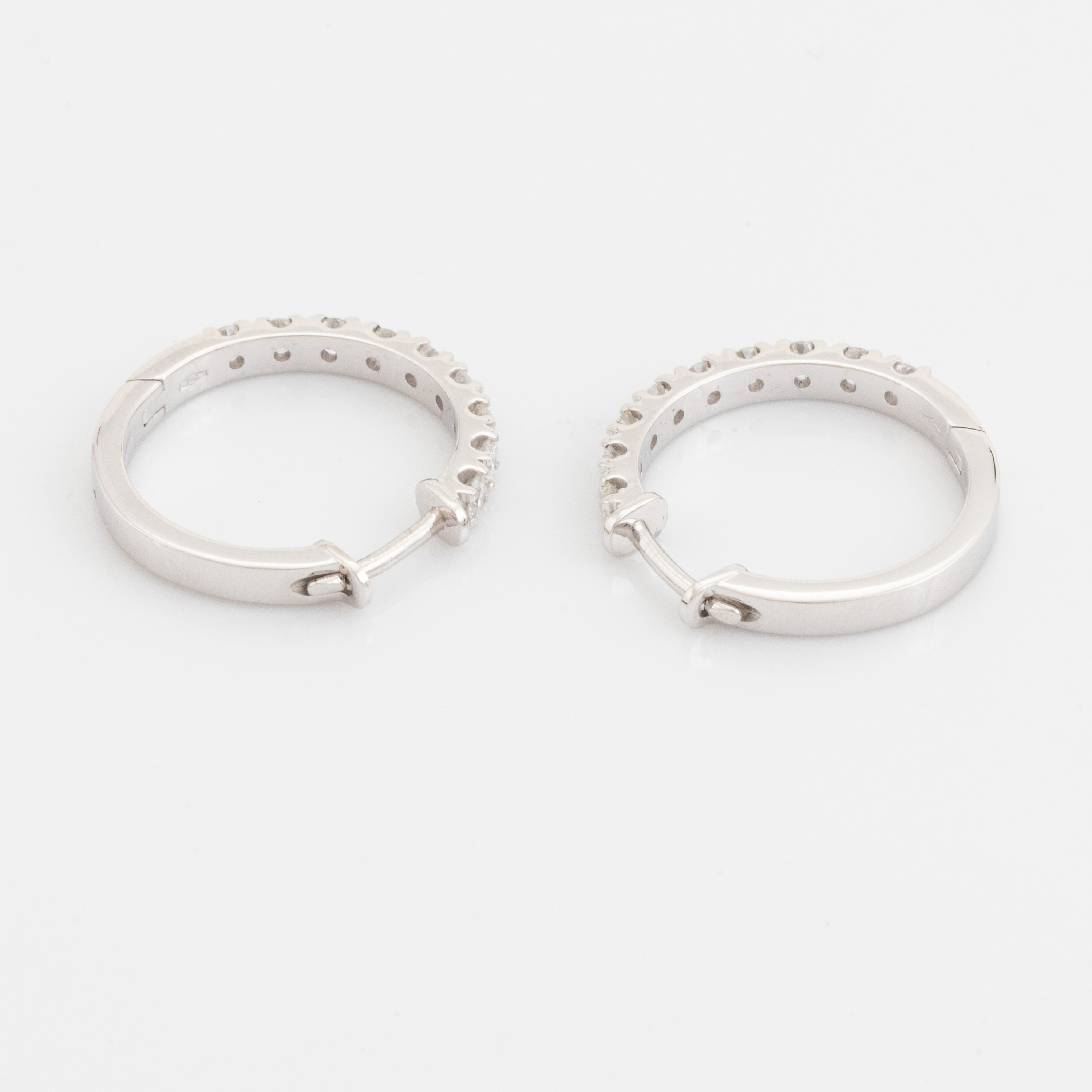 Brilliant cut diamond hoop earrings. - Bukowskis