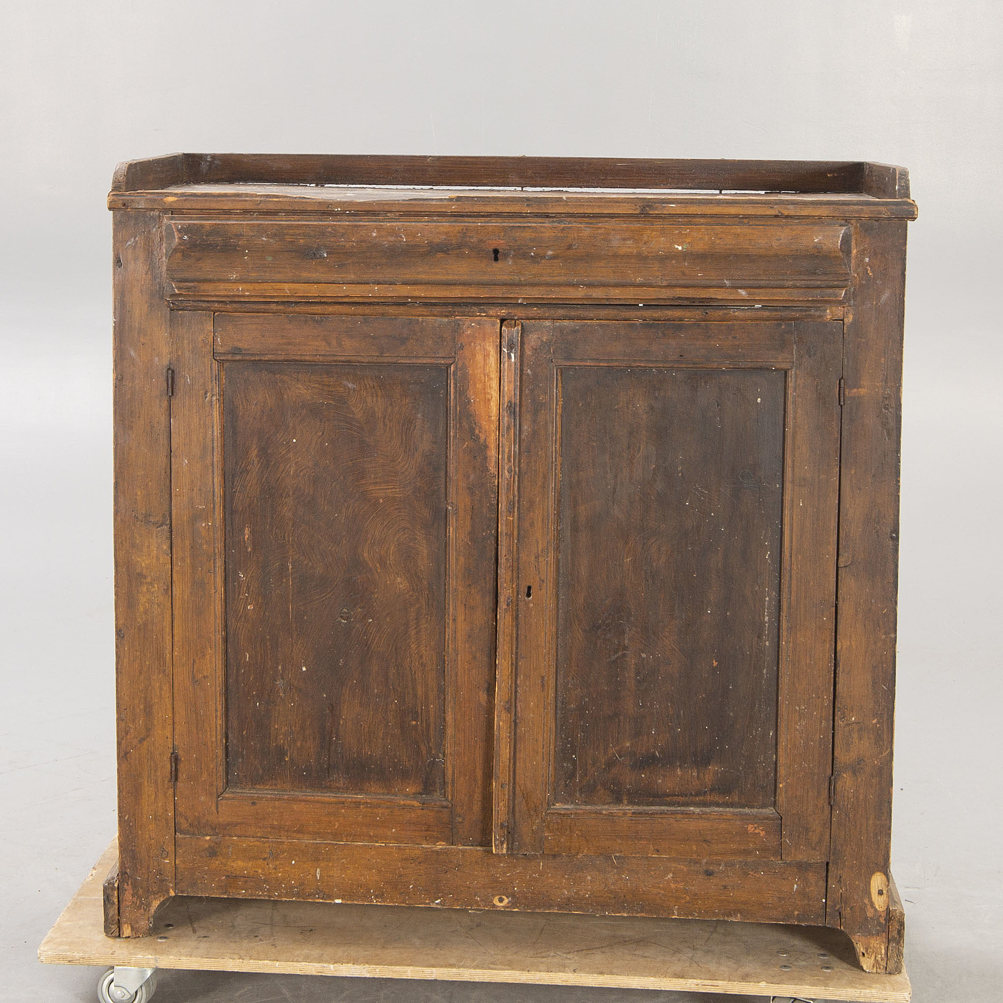 Skänk 1800-talets andra hälft. - Bukowskis