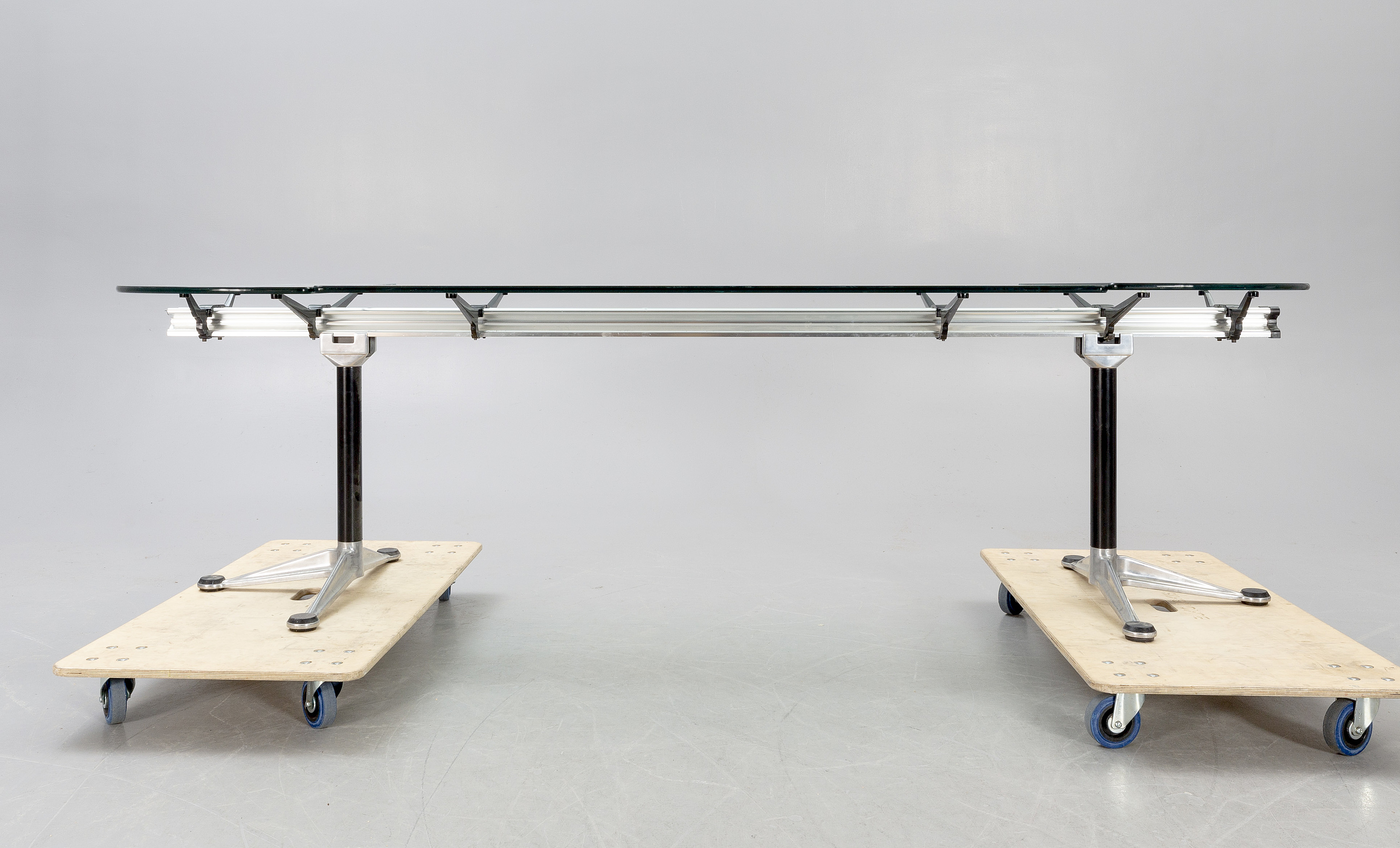 A Bruce Burdick 1980s glass and metall table for Herman Miller/Burdicks ...