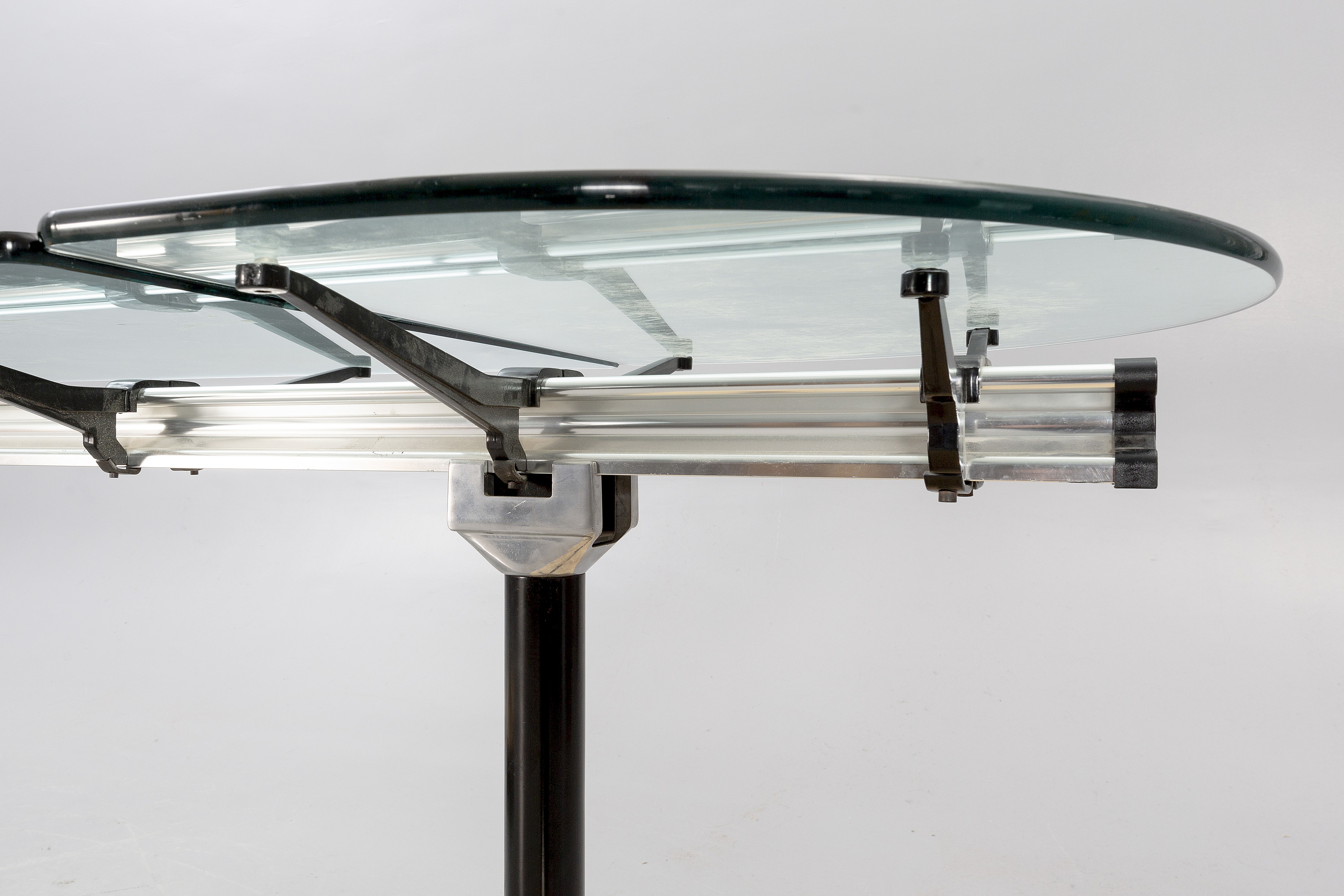 A Bruce Burdick 1980s glass and metall table for Herman Miller/Burdicks ...