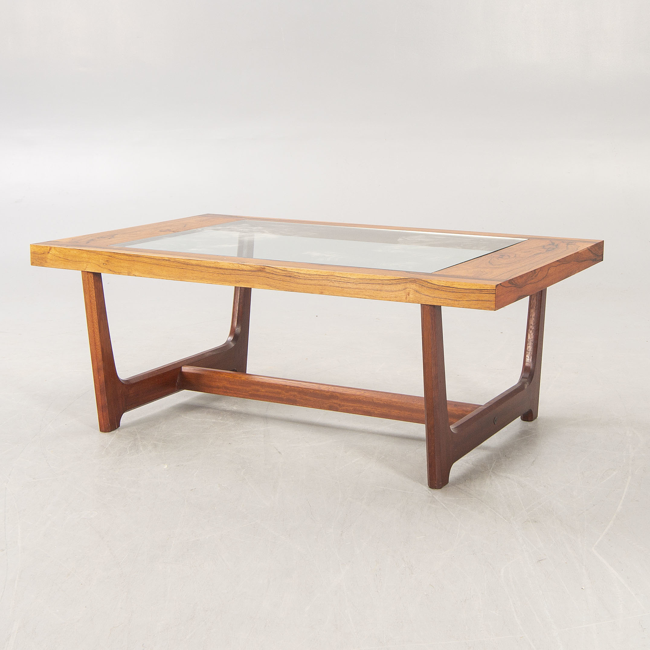 a 1960/70s jakaranda coffee table. - Bukowskis