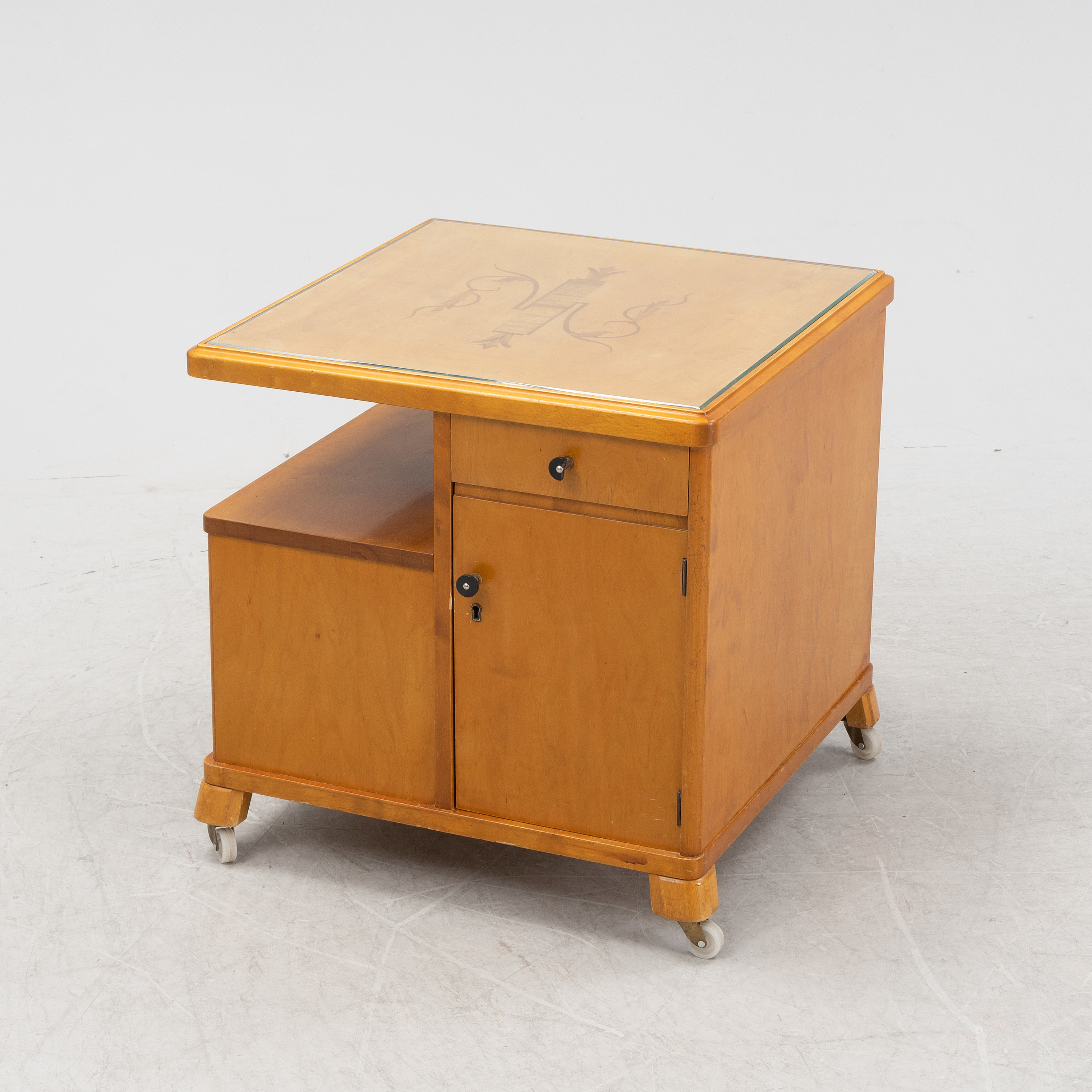 A 1930s birch smoking table. - Bukowskis