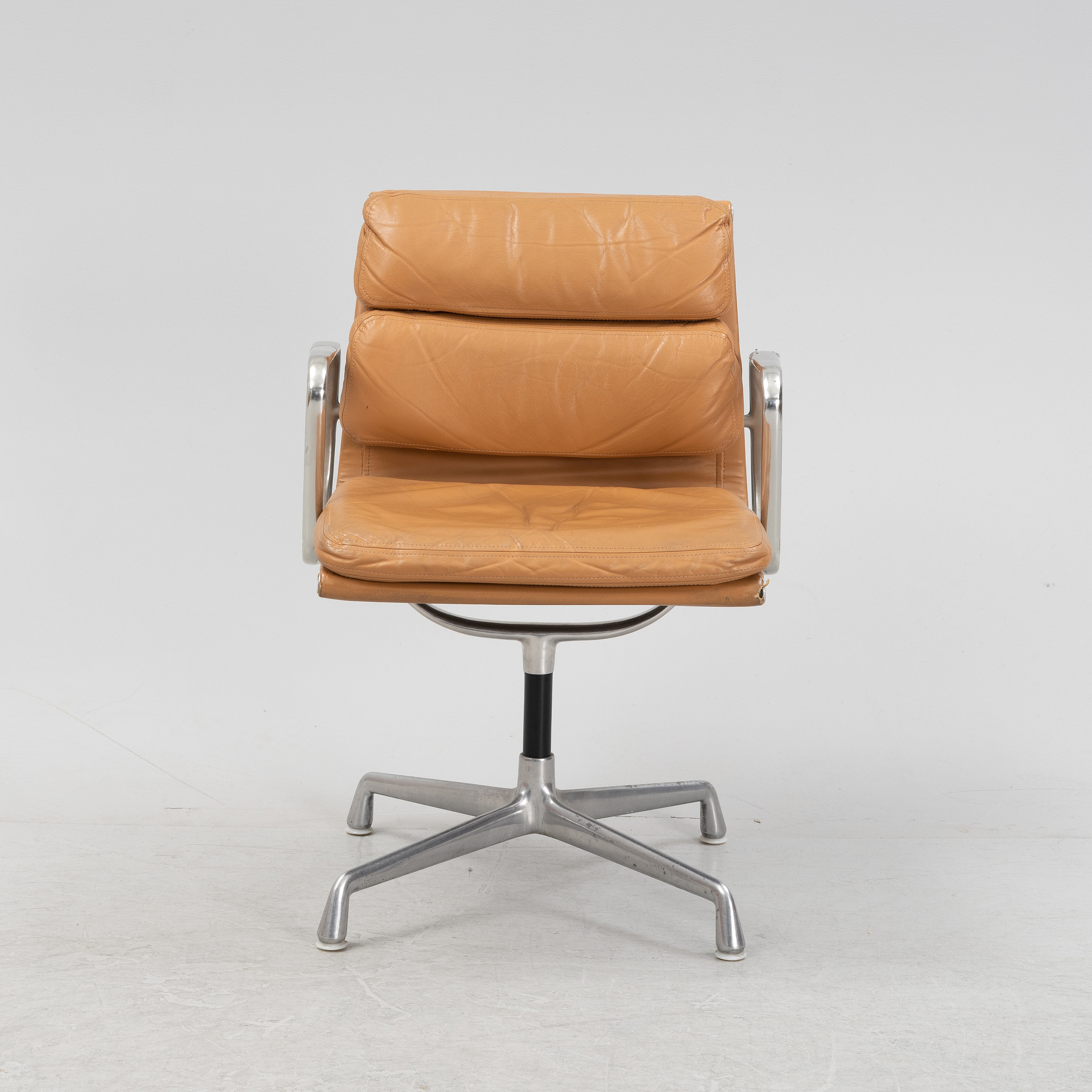 Charles and Ray Eames, stol, "EA208 soft pad chair", Herman Miller ...