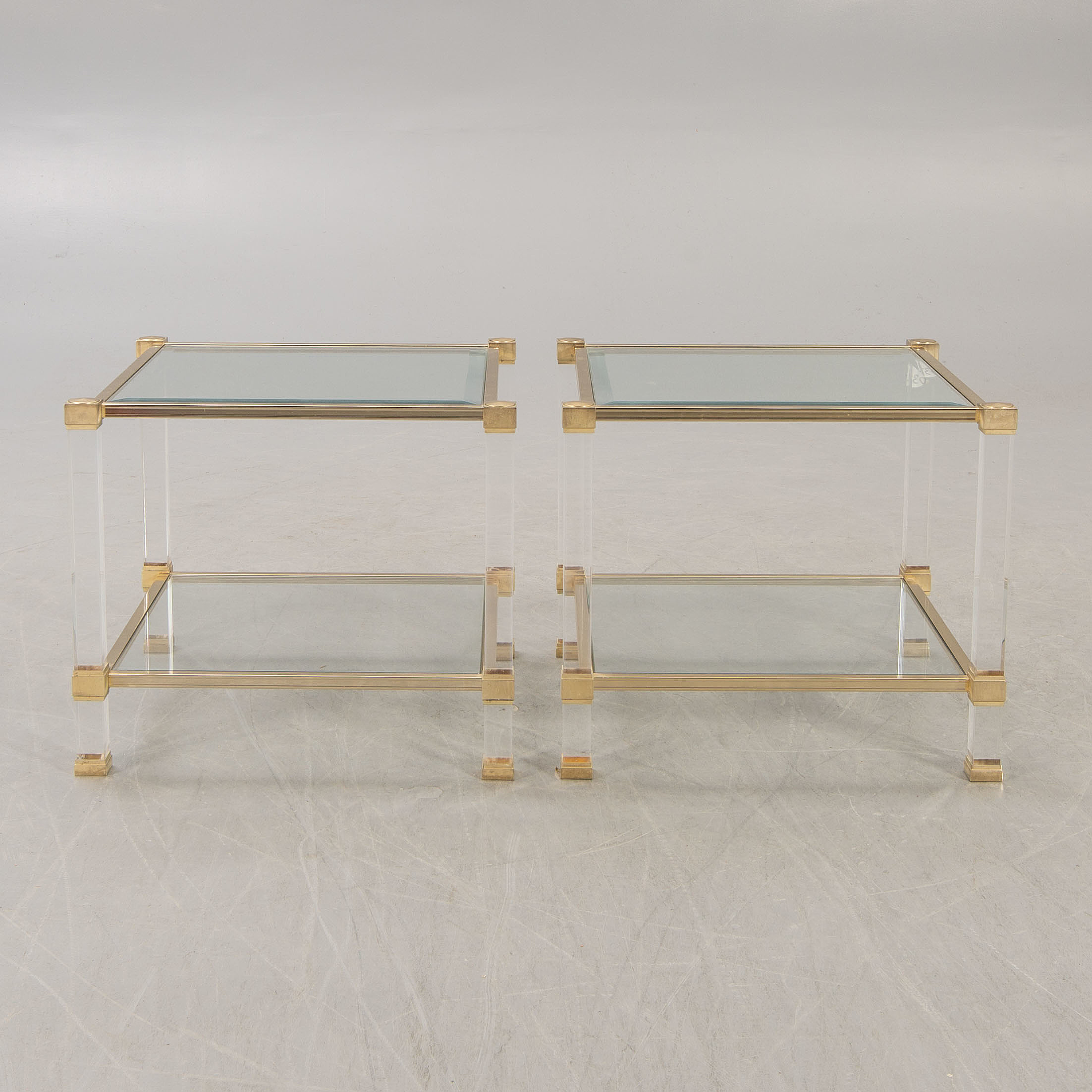 A pair of Italian 1970/80s glass and plexi side tables. - Bukowskis