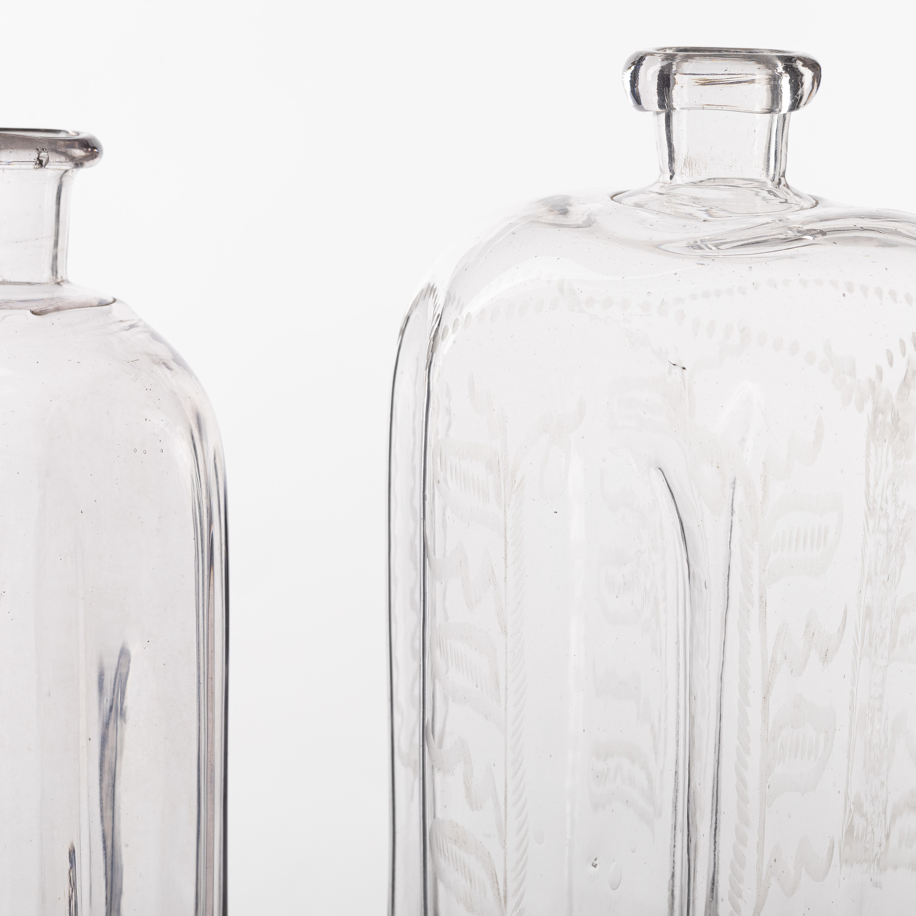 Brännvinsflaskor, 4st, glas, Sverige, omkring år 1800 respektive 1800 ...