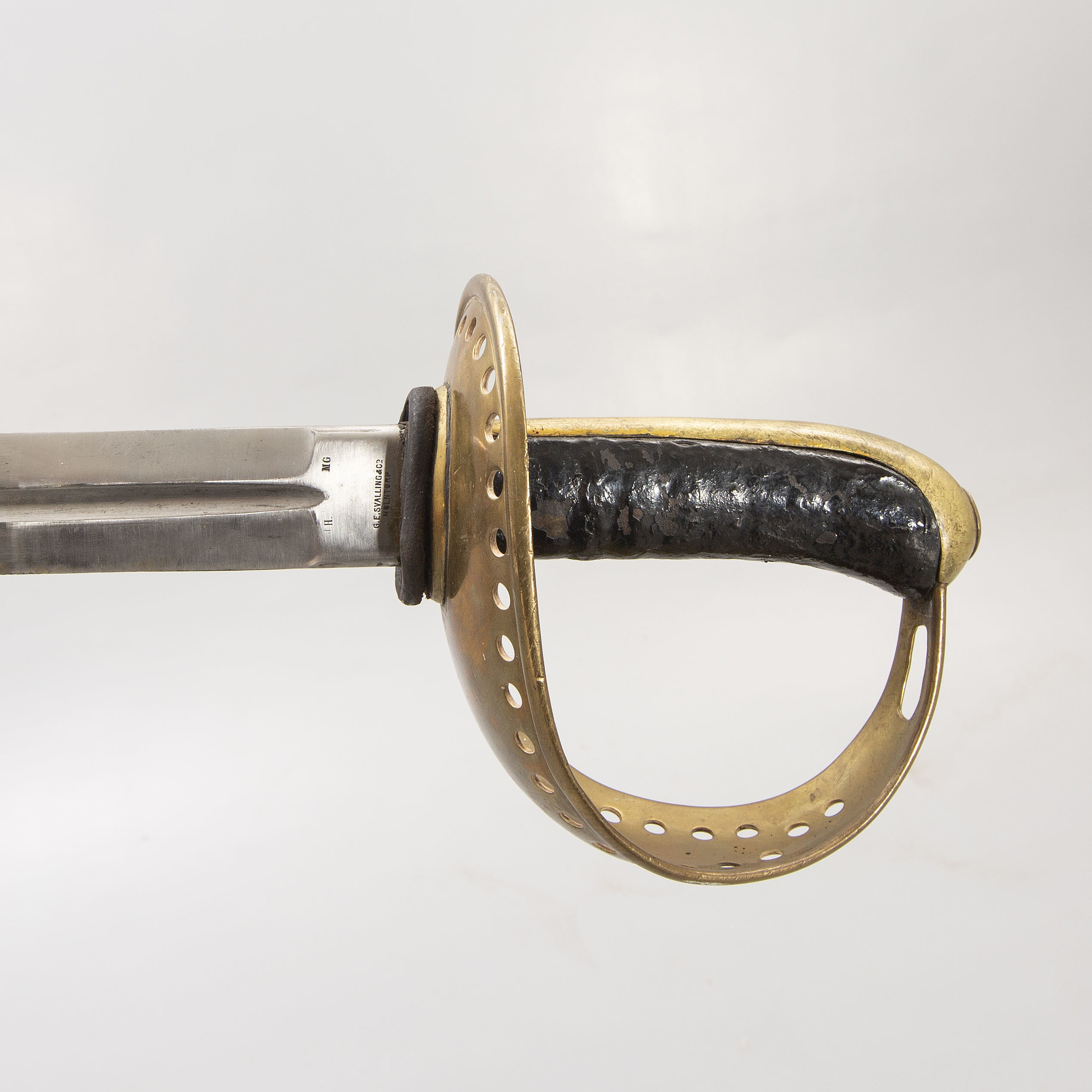 A Swedish cavalry sword 1893 pattern, with scabbard. - Bukowskis