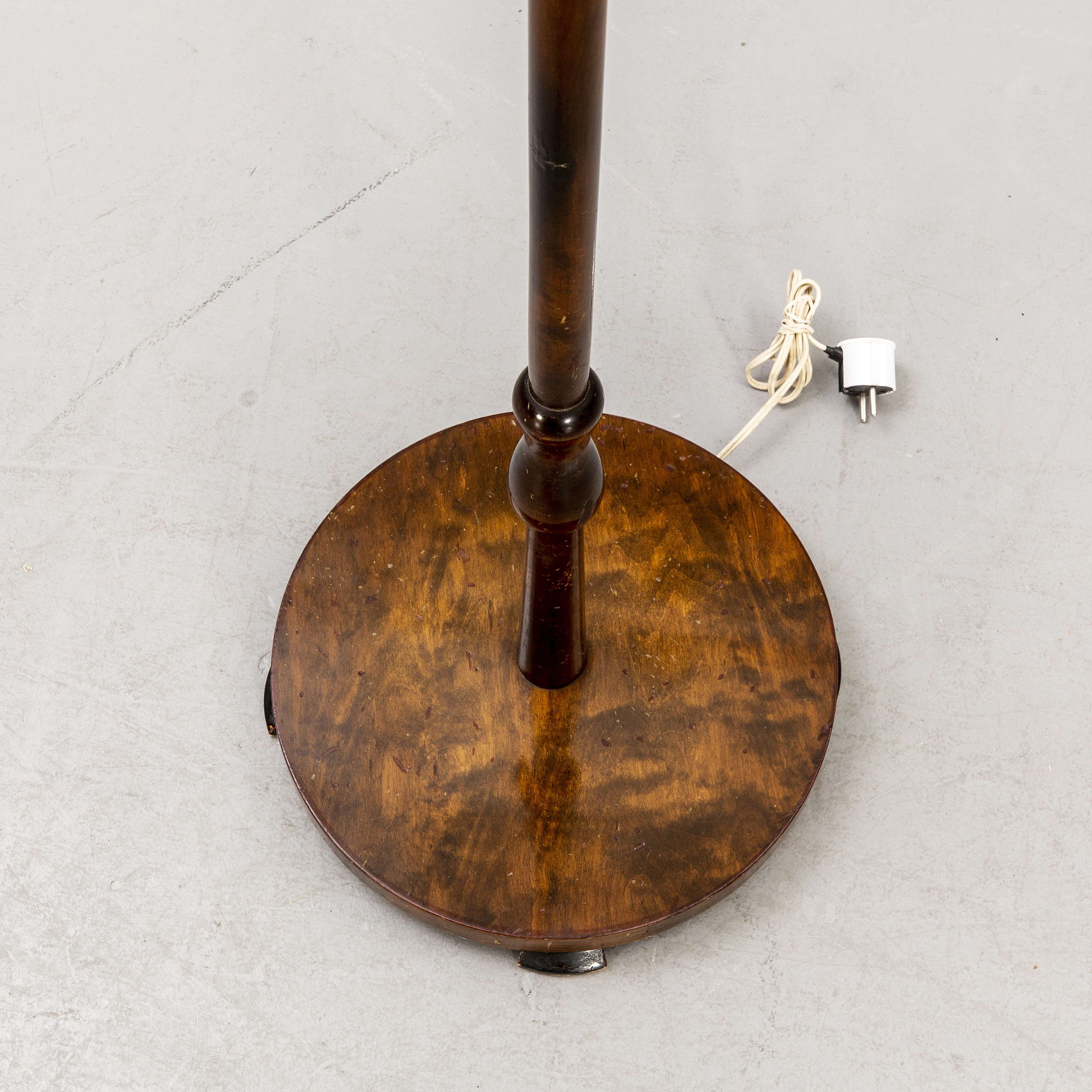 a 1940s birch floor lamp. - Bukowskis