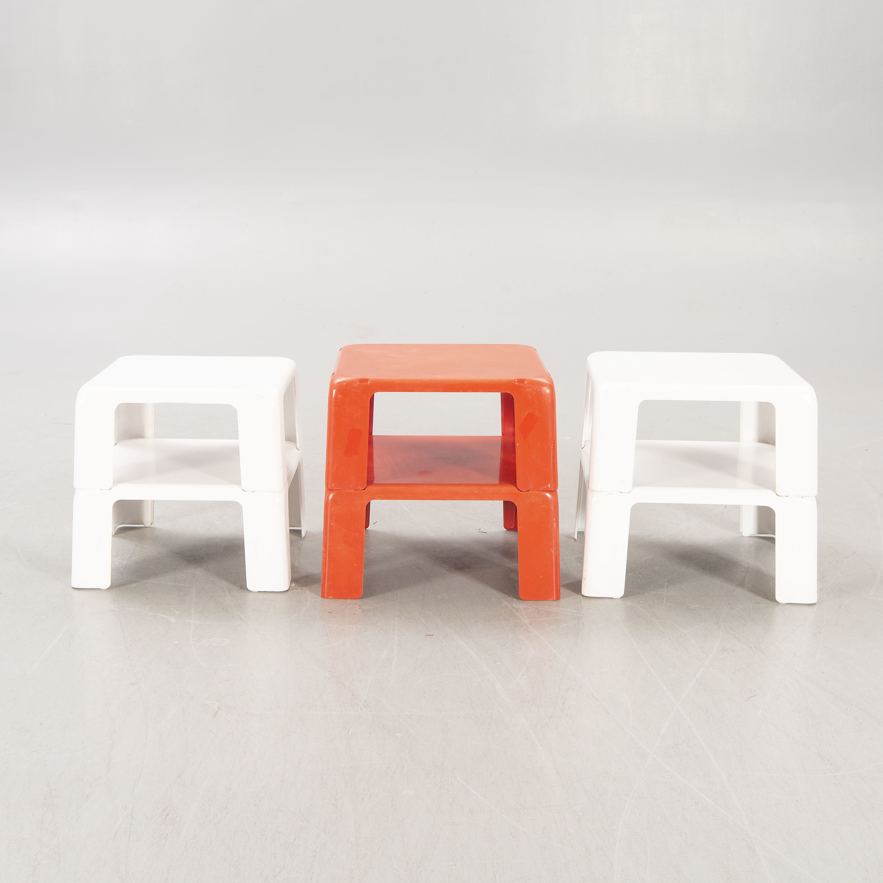 A set of 4+s Mario Bellini, tables/side tables for C&B, designed in ...