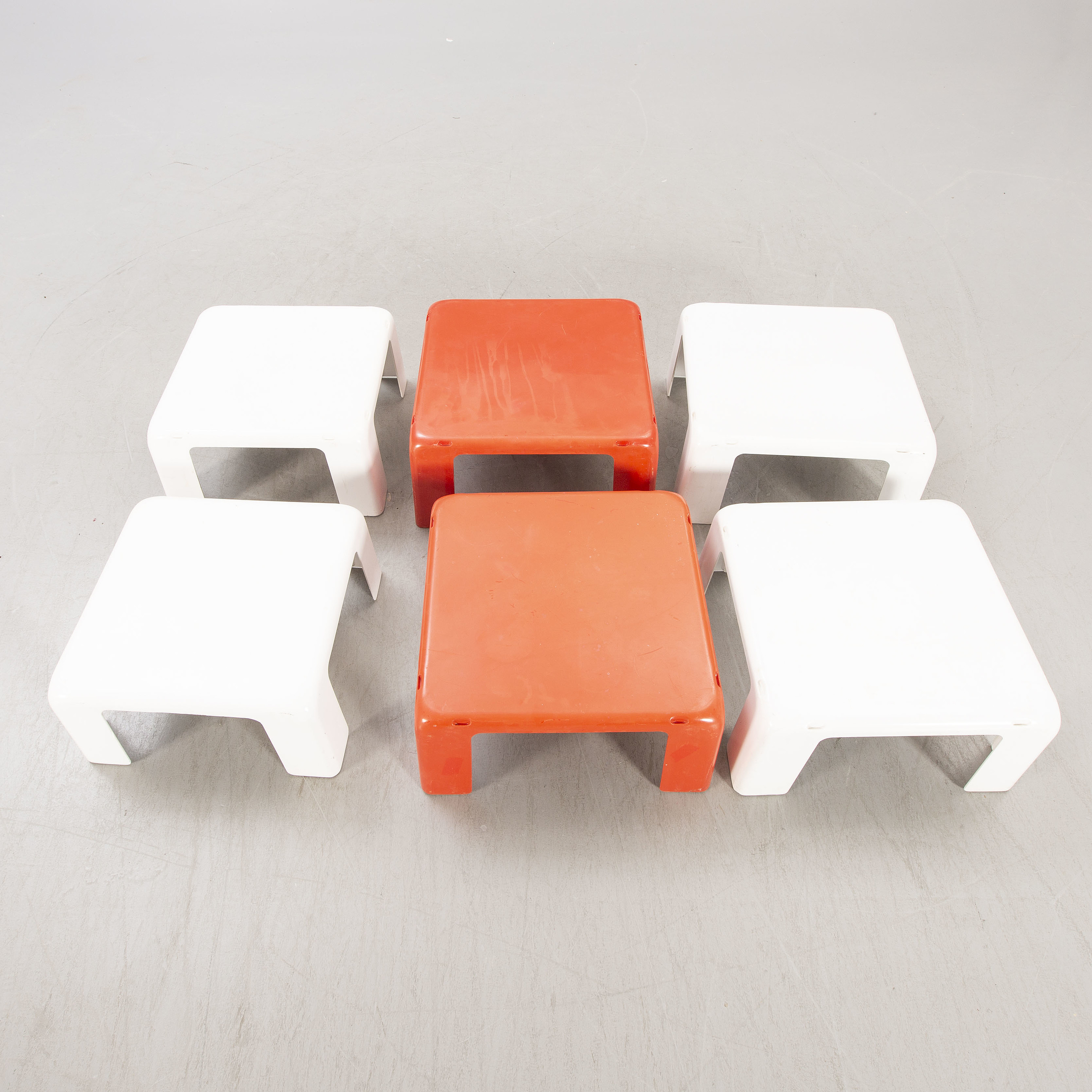 A set of 4+s Mario Bellini, tables/side tables for C&B, designed in ...