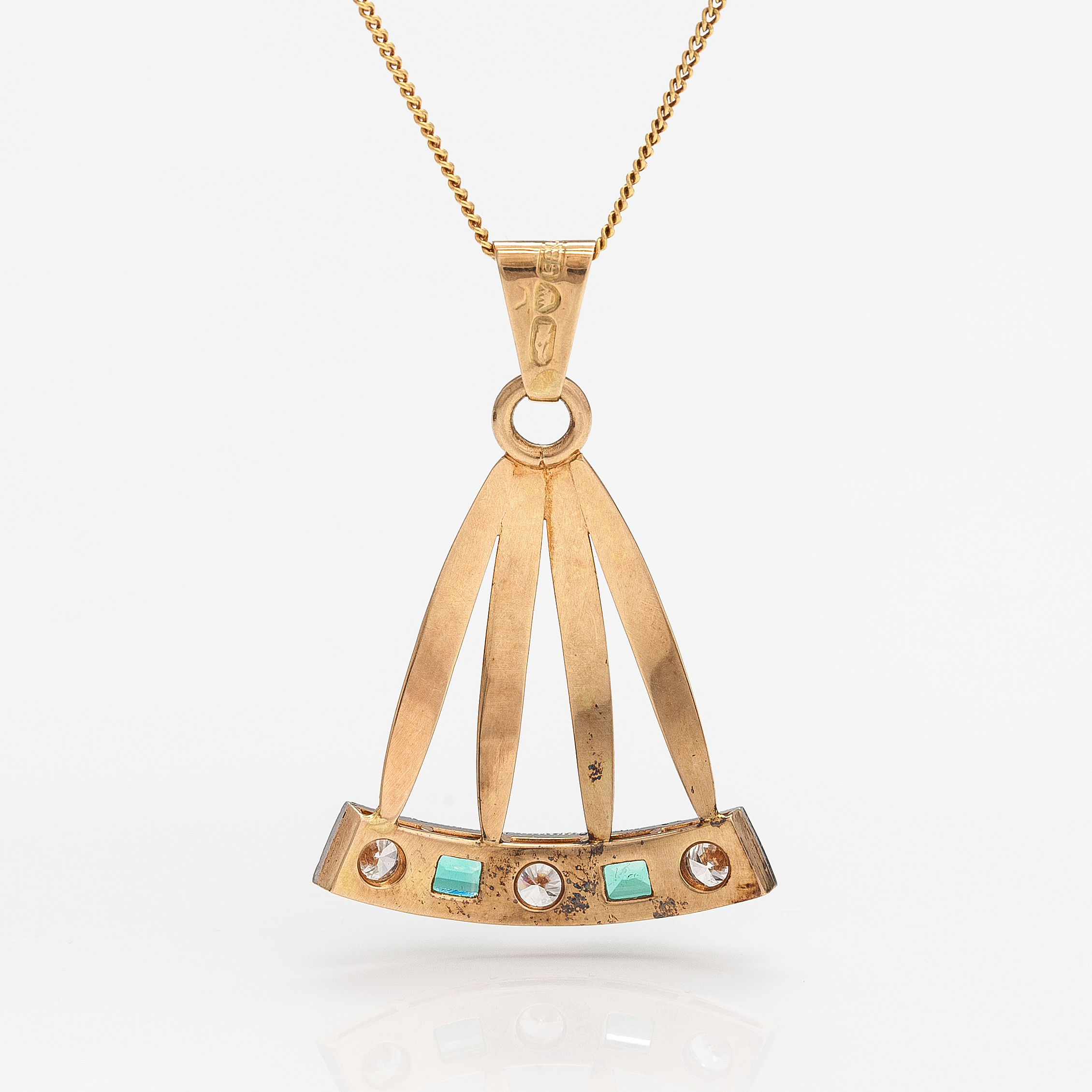 Halsband, 14K guld, smaragder och diamanter ca 0.30 ct tot. Auran kultaseppä, Åbo. - Bukowskis