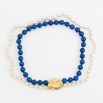 An 18K gold Ole Lynggaard clasp set with a round brilliant-cut diamond ...