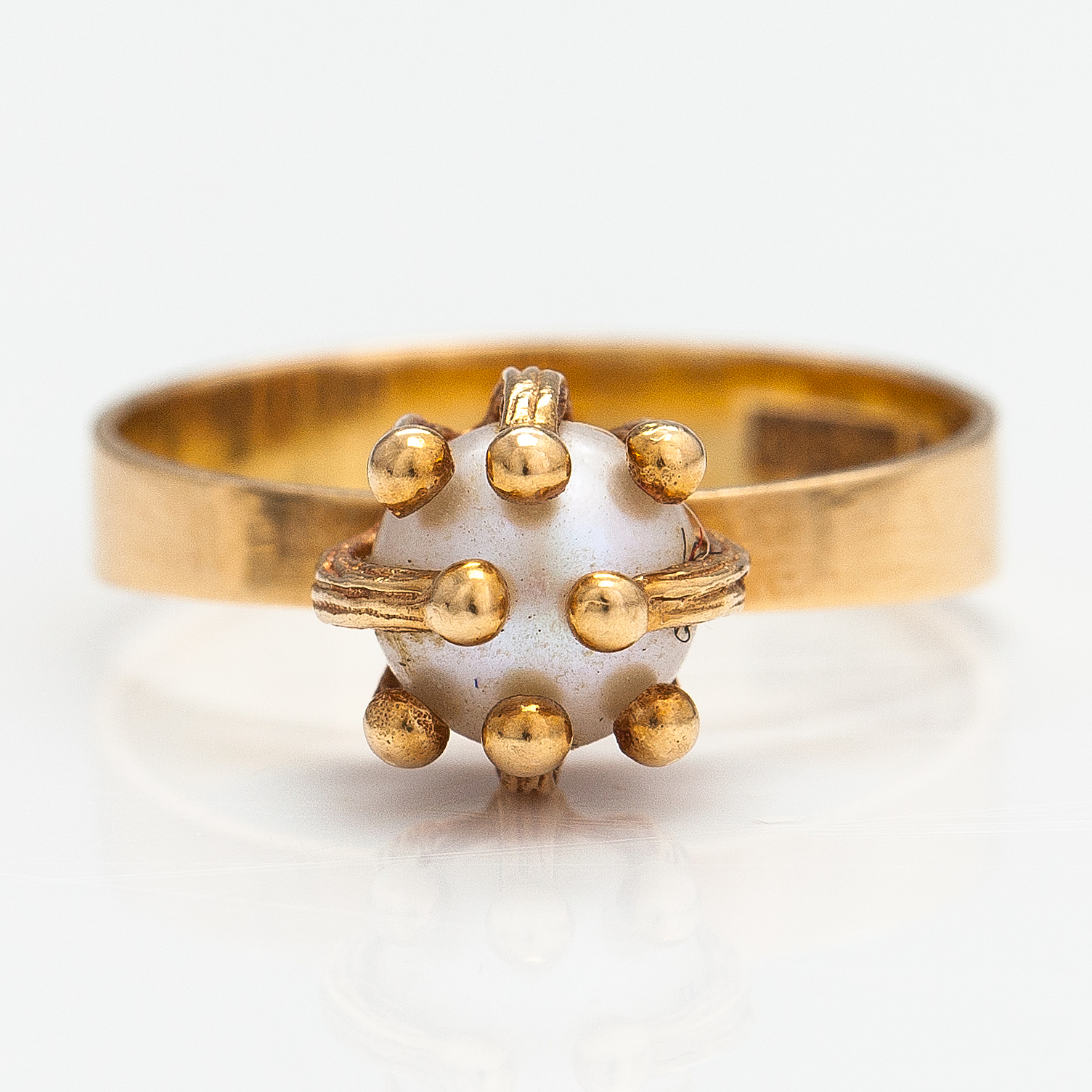 Ring, 18K guld och odlad pärla. Mema Guld & Silver Ab, Lidköping 1981 ...