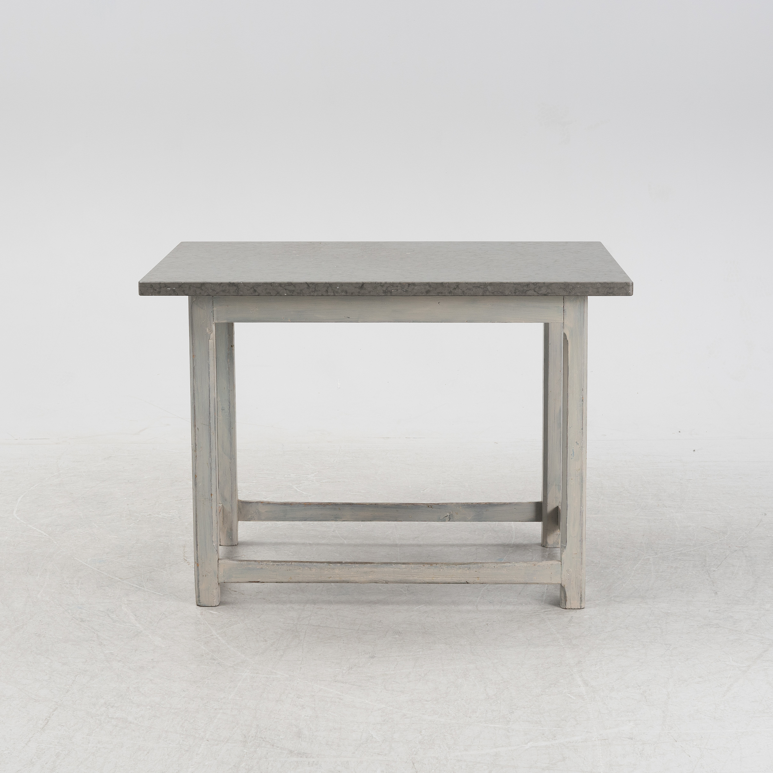 Bord med kalkstensskiva, 1800/1900-tal. - Bukowskis