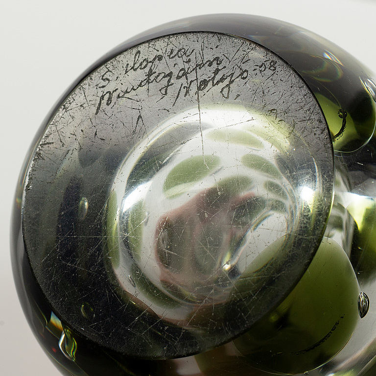 Saara Hopea, a signed 'Panter' glass vase, Nuutajärvi Notsjö, 1958 ...