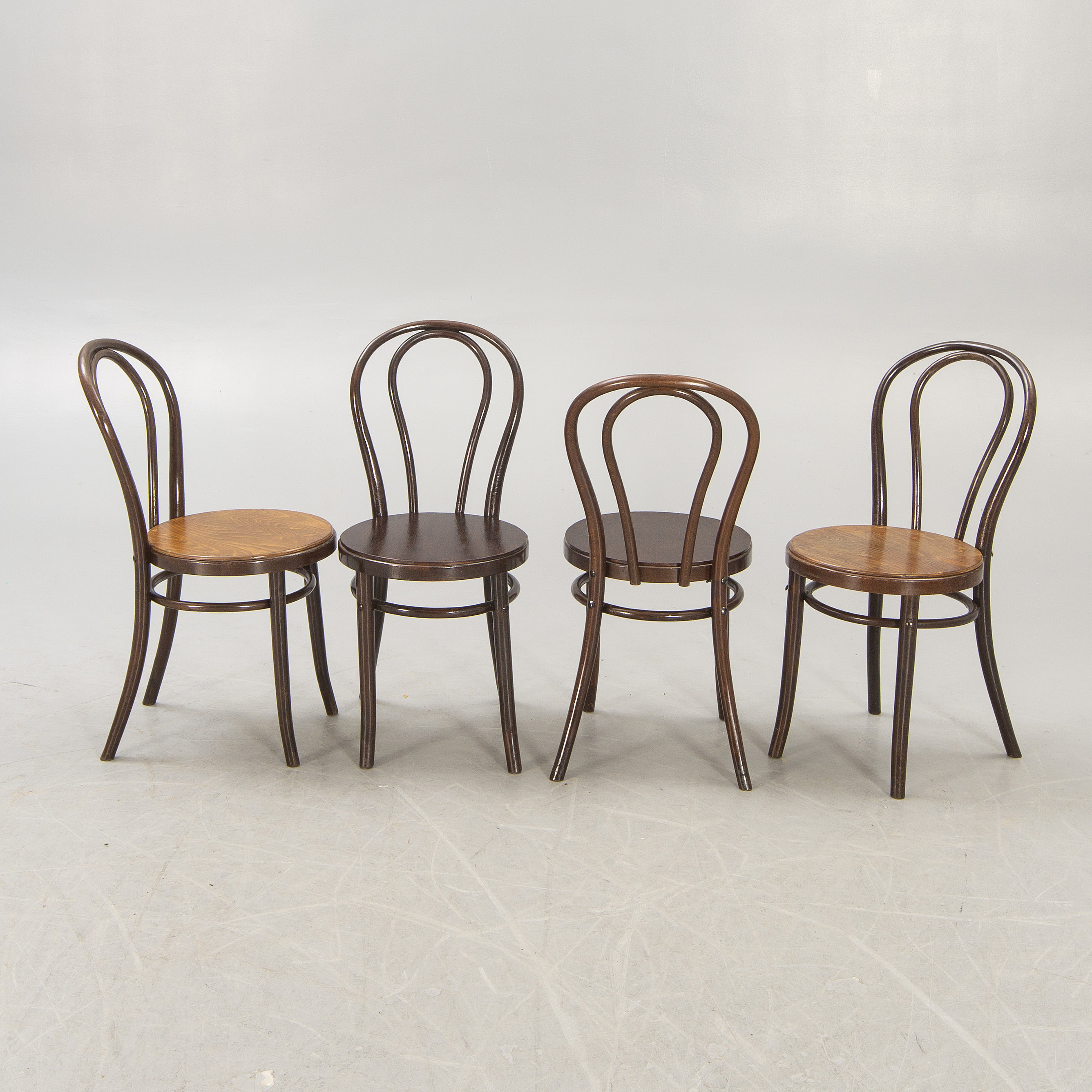 A set of 12 early 1900s chairs. - Bukowskis