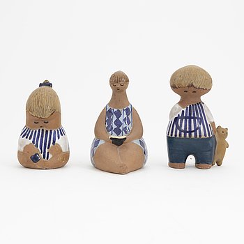 Lisa Larson, a set of three stoneware figurines from Gustavsberg. - Bukowskis