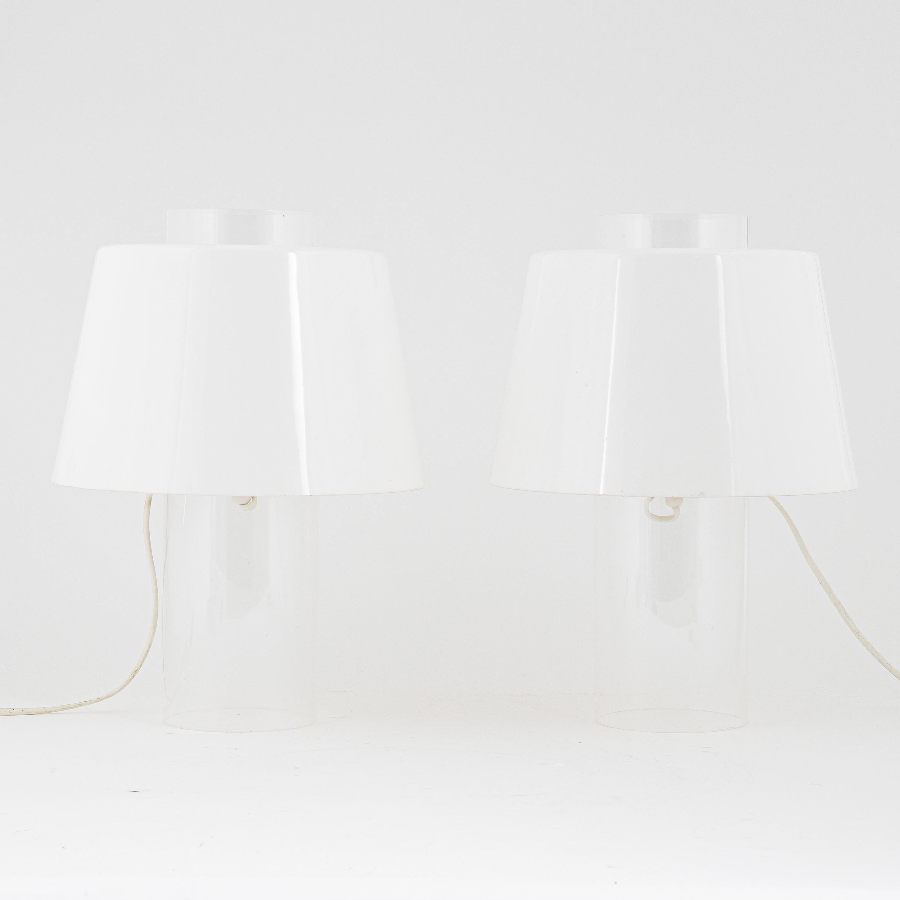 Yki Nummi, a pair of 'Modern Art' table lights, Orno, Finland. - Bukowskis
