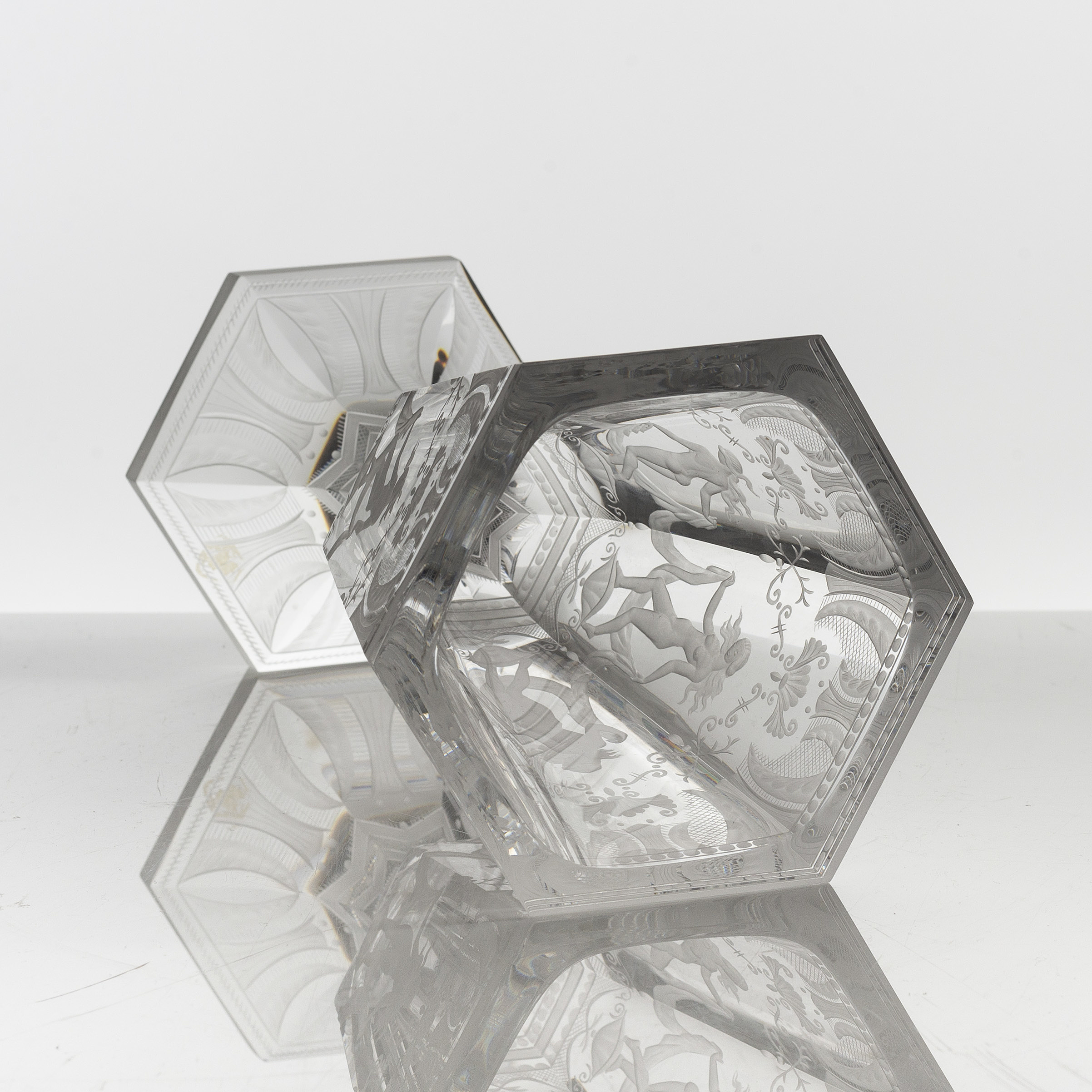 Simon Gate, a 'Six Graces' glass cup from Orrefors. - Bukowskis