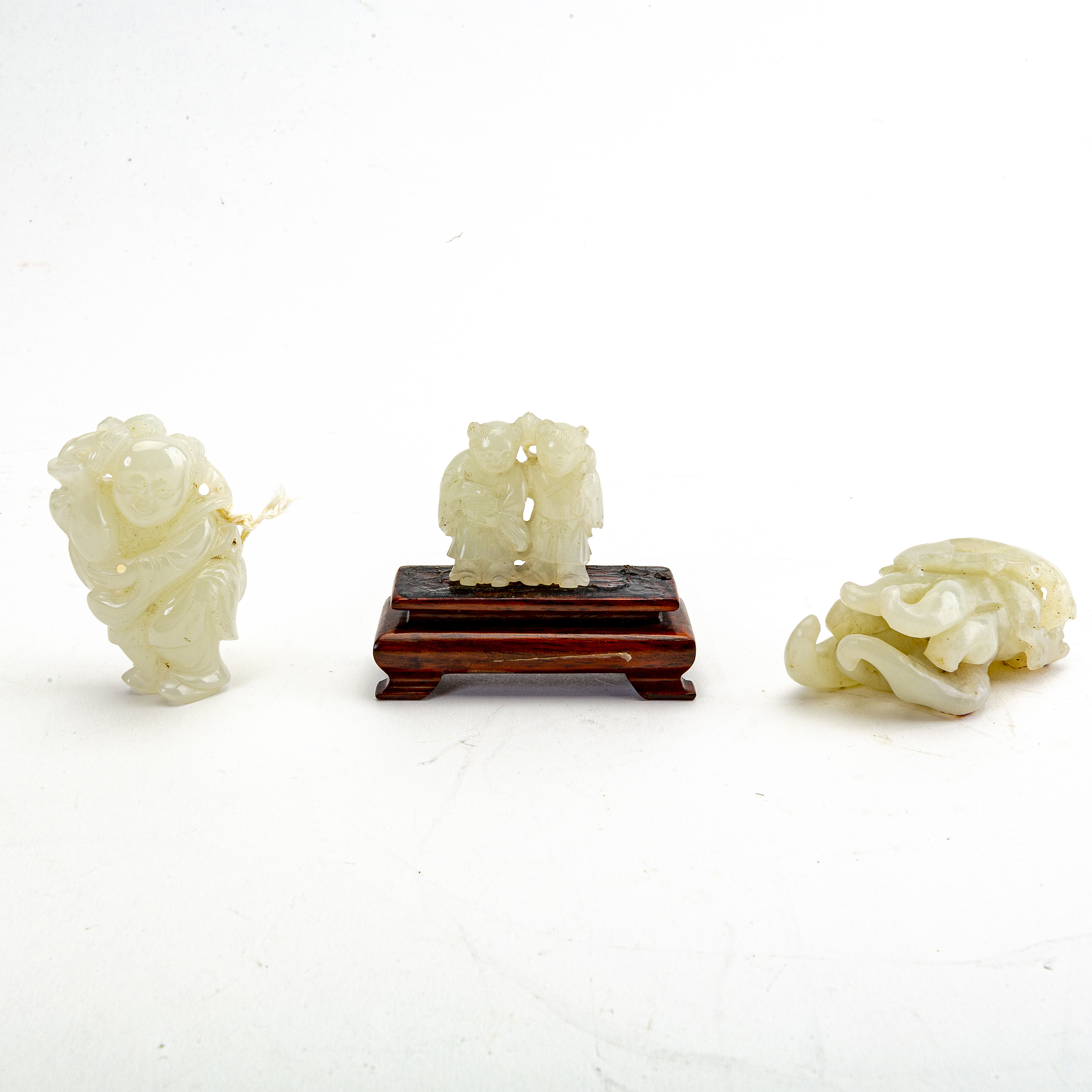 A set of three Chinese nefrit figurines 20th century. - Bukowskis
