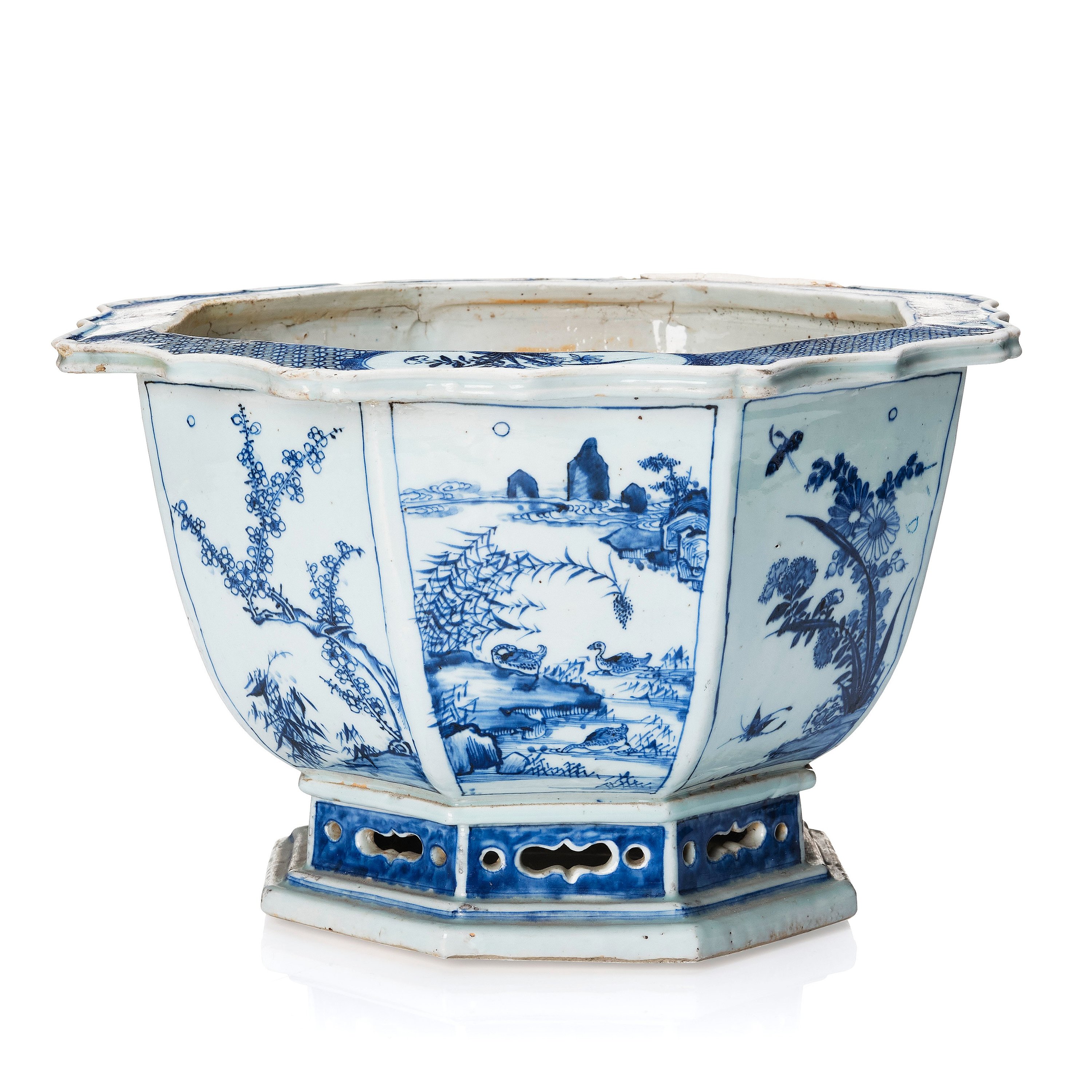 A blue and white flower pot, Qing dynasty, 18th Century. - Bukowskis