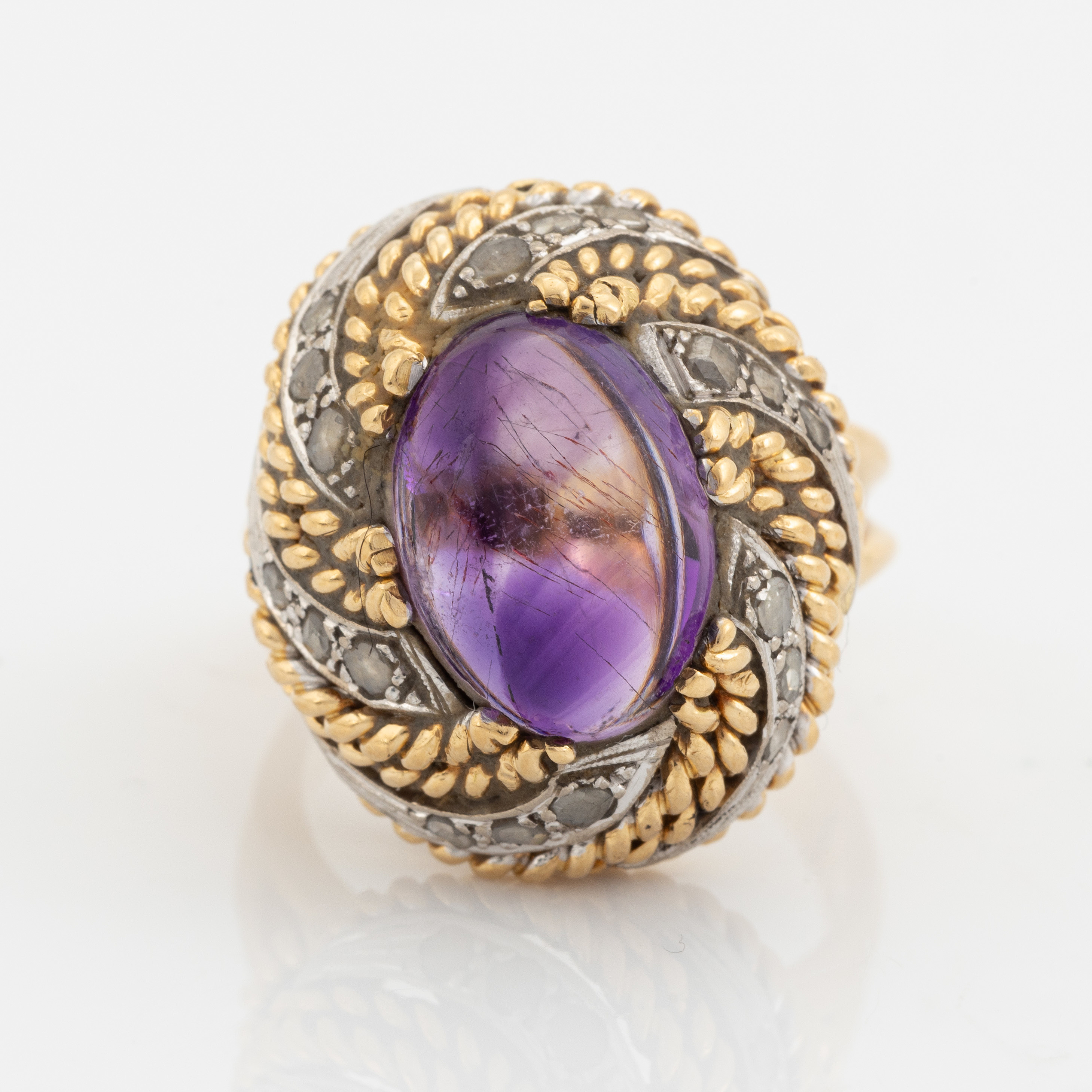 Cabochon cut amethyst and rose cut diamond ring. - Bukowskis