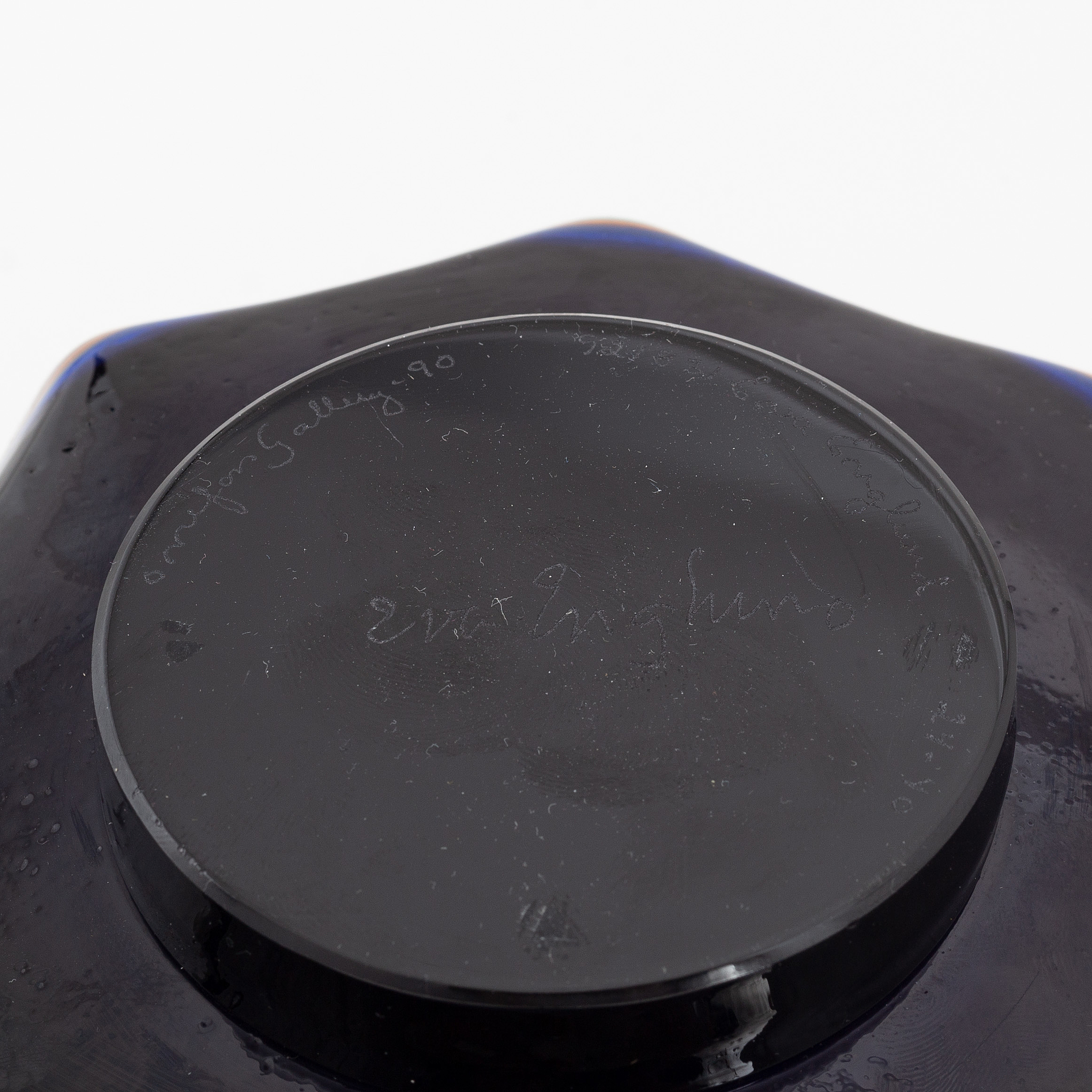 Eva Englund, a glass vase from Orrefors Gallery, 1990. - Bukowskis