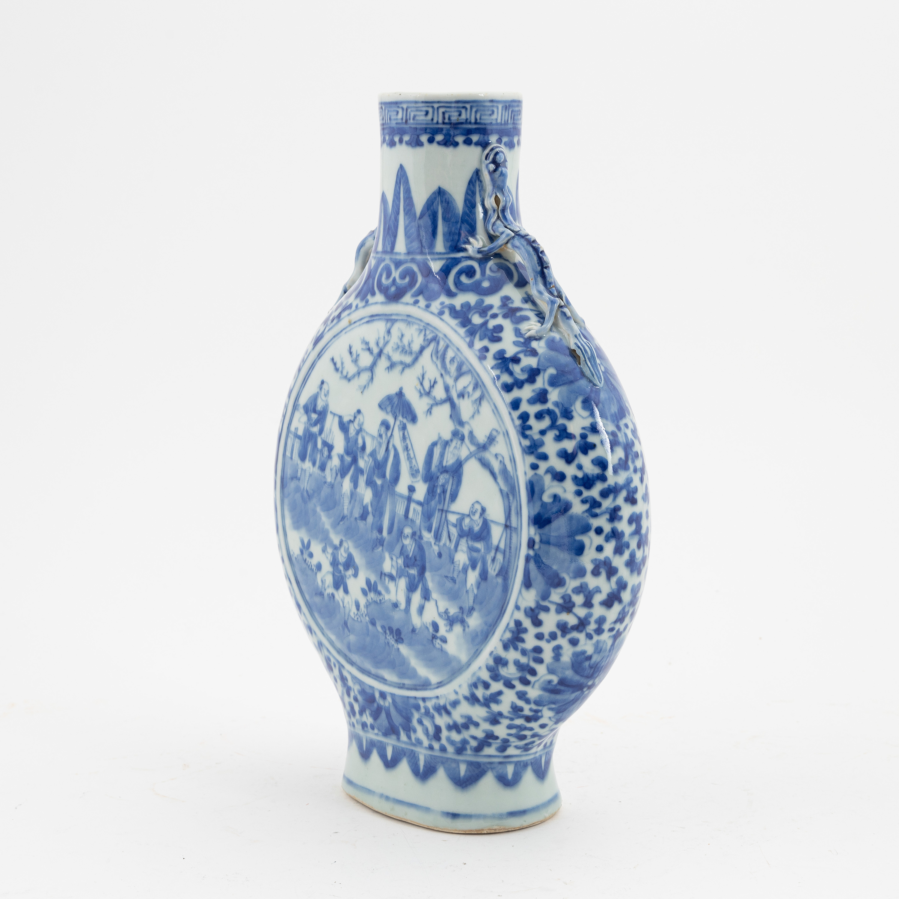 A blue and white Chinese porcelain moon flask. Qing dynasty. - Bukowskis