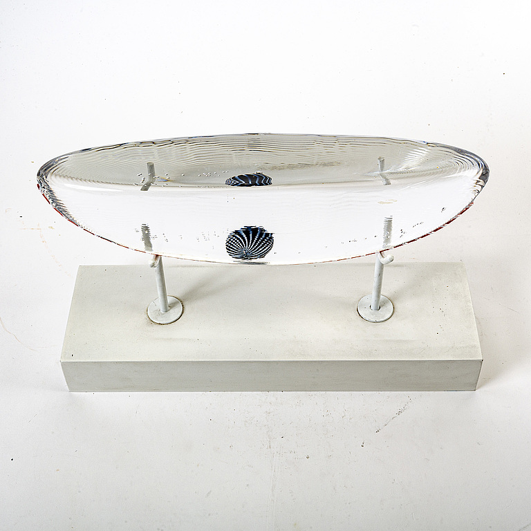 Bertil Vallien, a signd glass sculpture. - Bukowskis