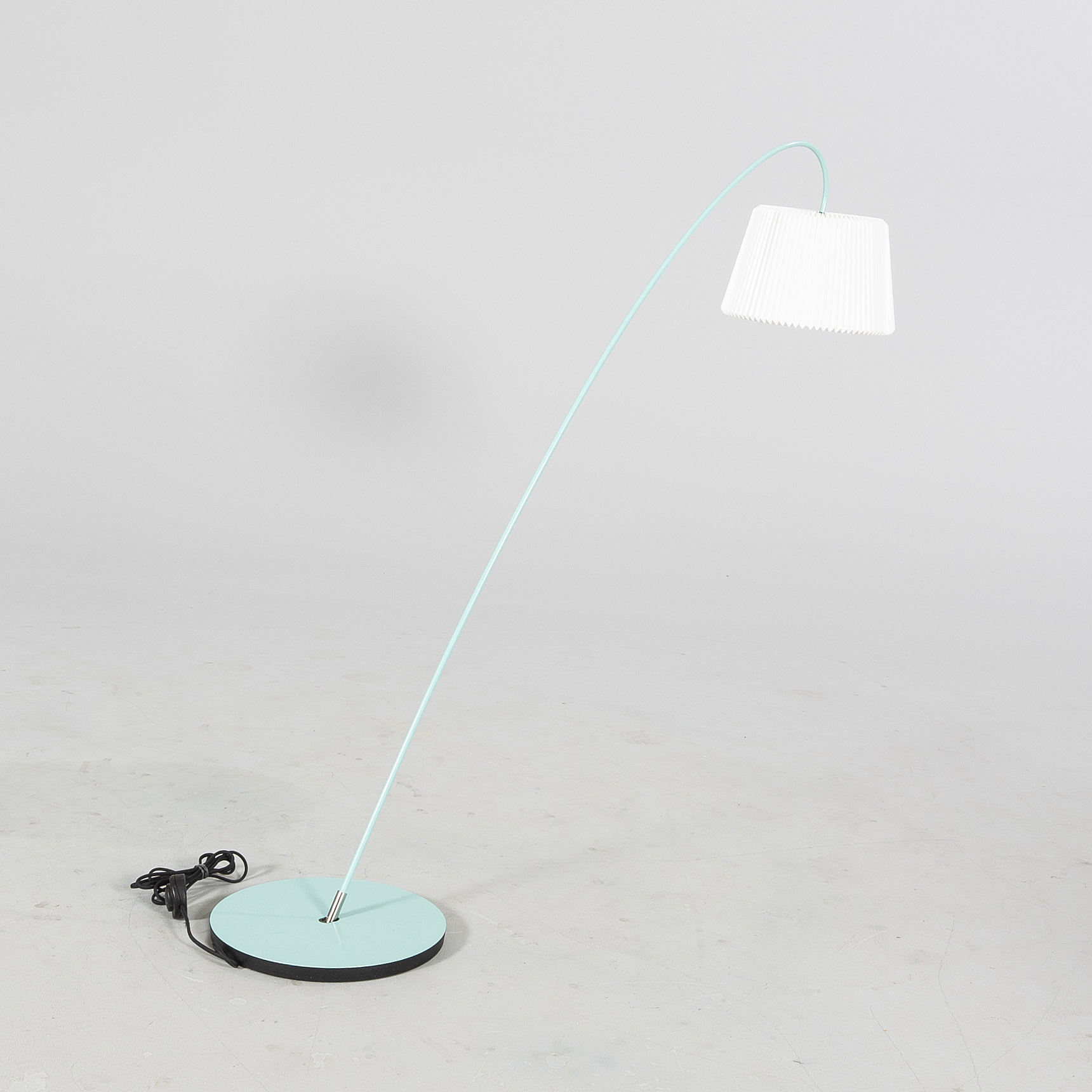 Harrit-Sørensen & Samson, golvlampa "320 Snowdrop" Le Klint Danmark 2000-tal. - Bukowskis