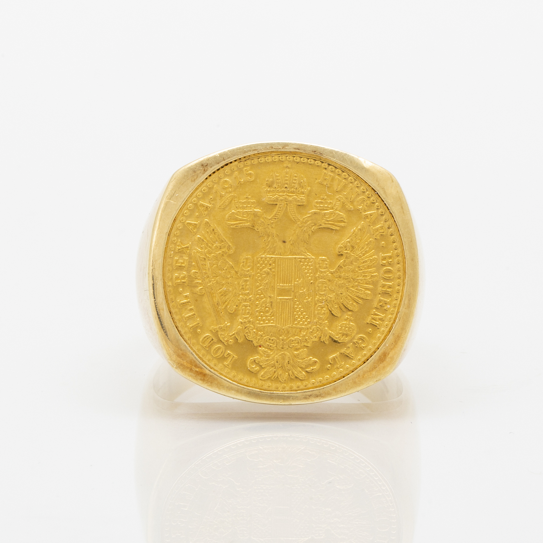 Klackring 14/23 karat guld total vikt 14,5 gram storl 23/63. - Bukowskis