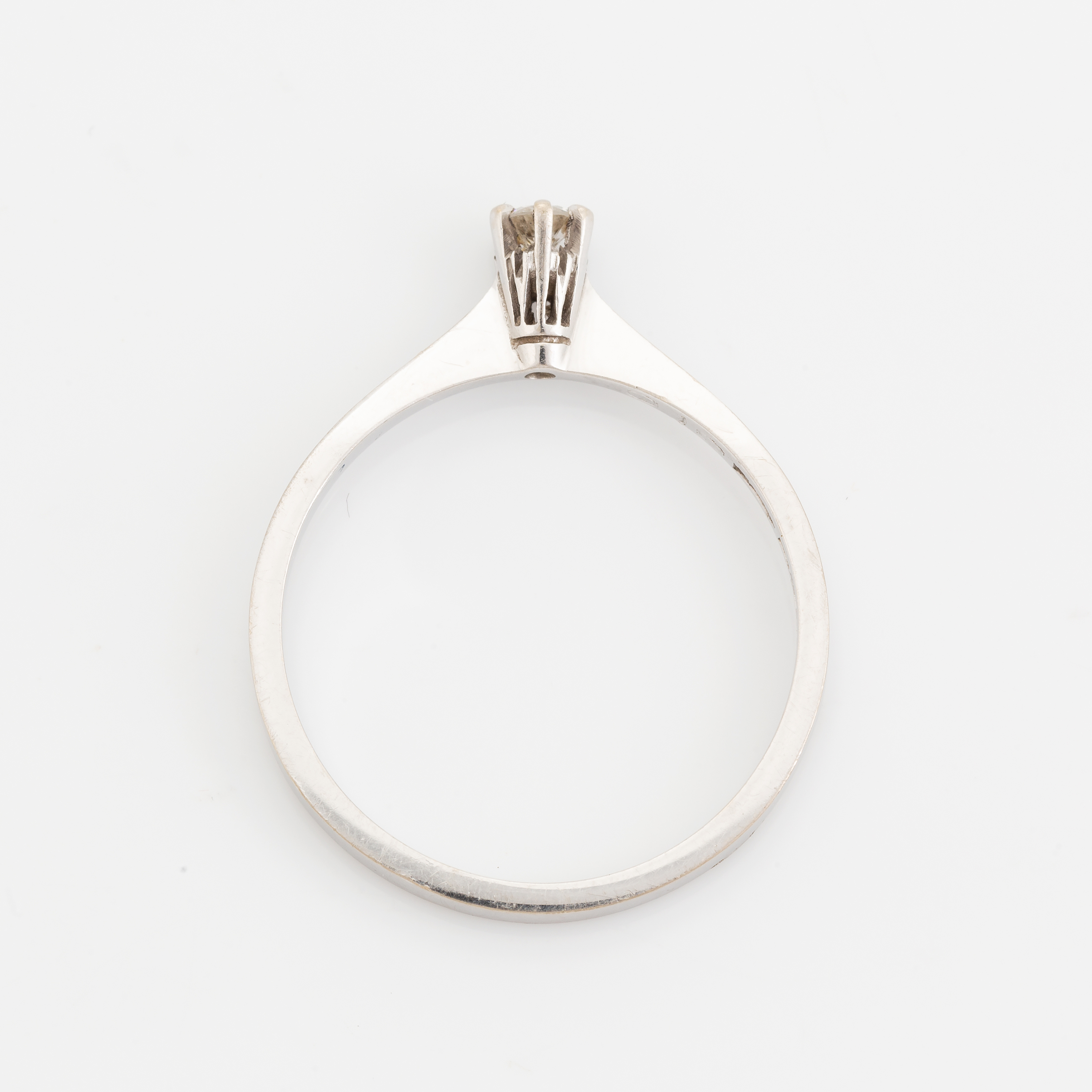 Ring, 18K vitguld och briljantslipad diamant. - Bukowskis