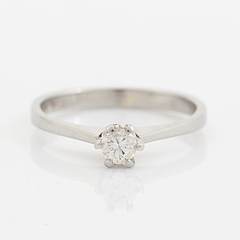 Ring, 18K vitguld och briljantslipad diamant. - Bukowskis