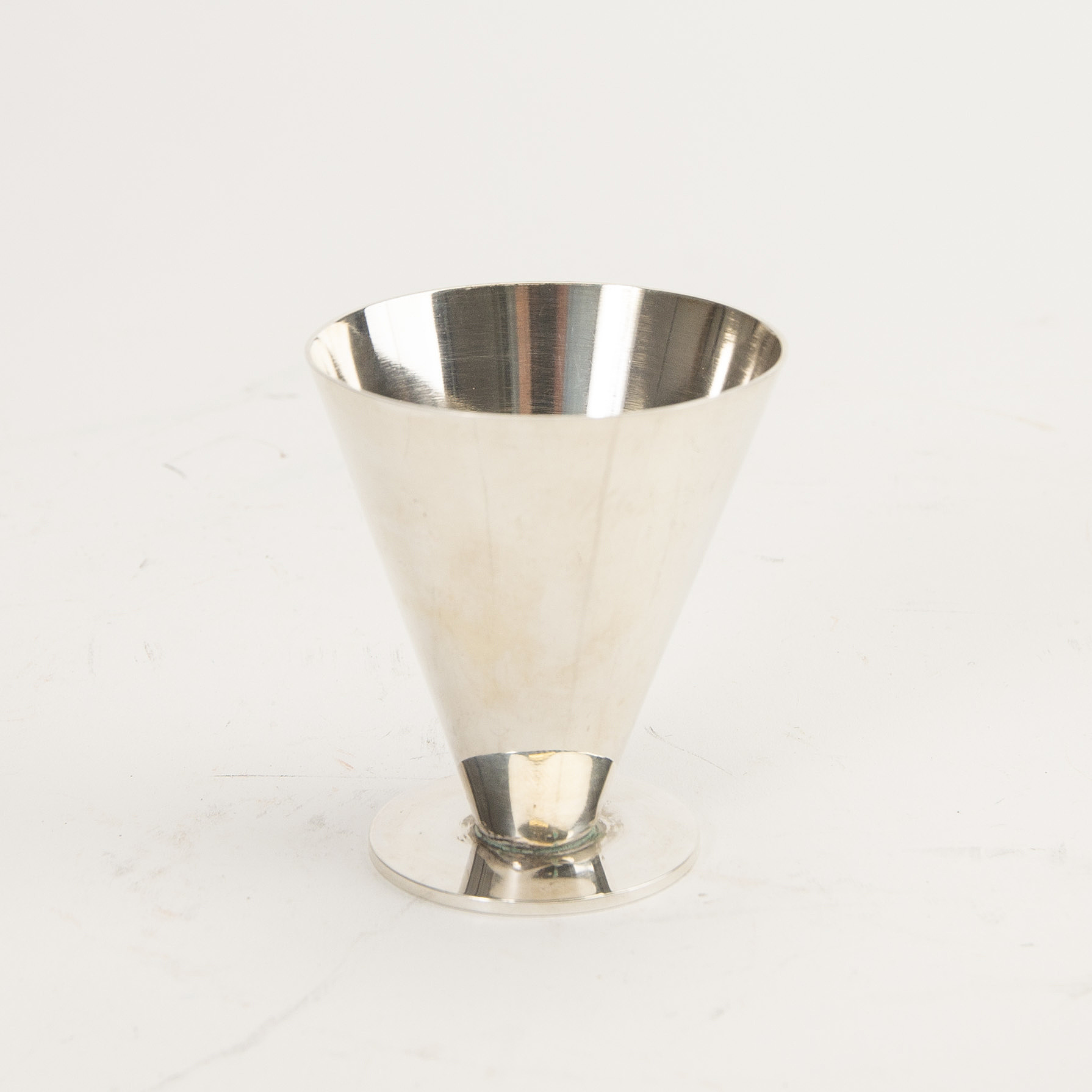Wiwen Nilsson, Snapsglas och sked sterling silver Lund 1948-49. - Bukowskis