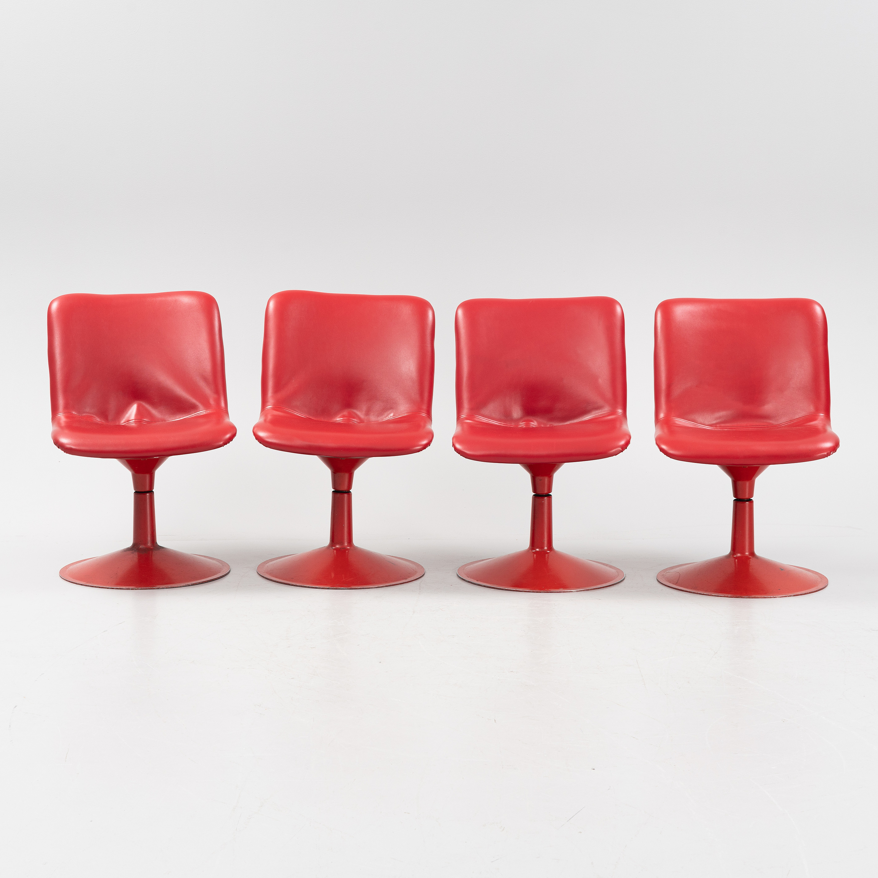 Yrjö Kukkapuro, bord "Saturnus" samt fyra stolar, Haimi, Finland, 1970-tal. - Bukowskis