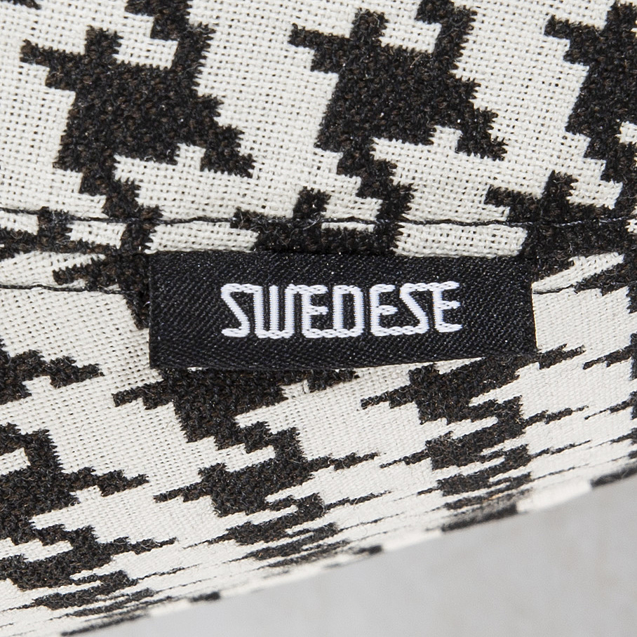 A pair of "Happy Swing" easy chairs by Roger Persson for Swedese, 21st century. - Bukowskis