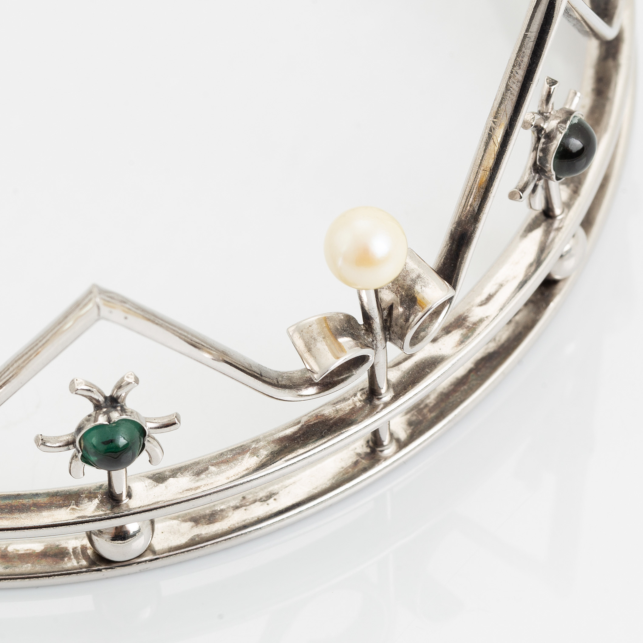 Ulf Sandberg. Bridal crown, silver and cultured pearls. - Bukowskis