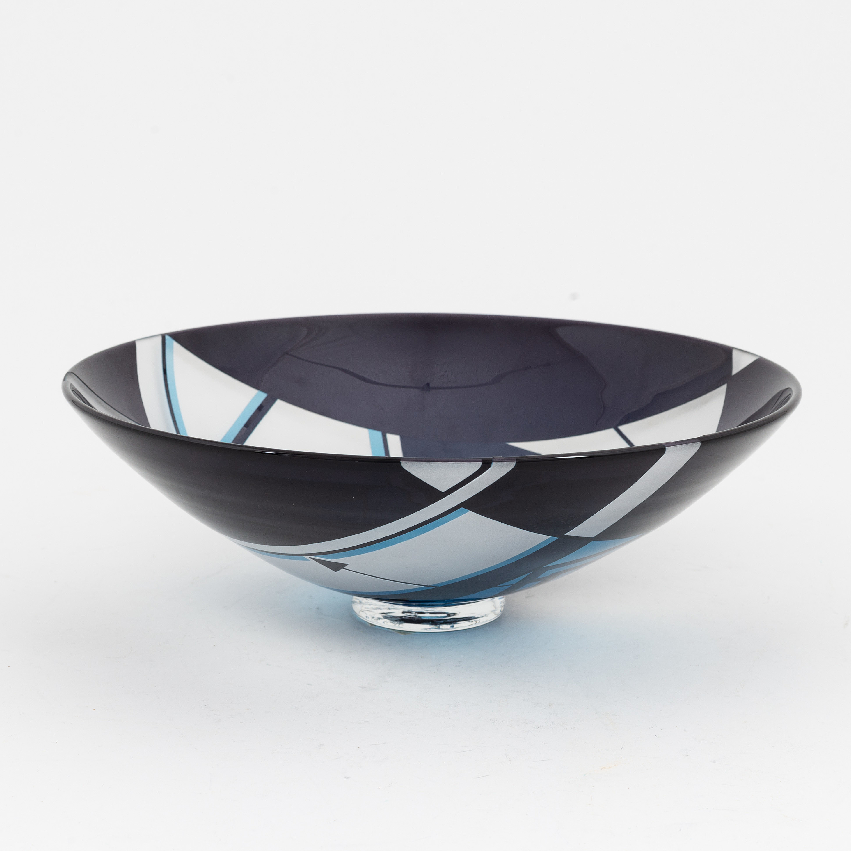 Klas Göran Tinbäck, a signed glass bowl. - Bukowskis
