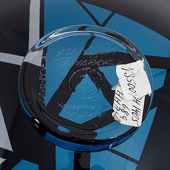 Klas Göran Tinbäck, a signed glass bowl. - Bukowskis