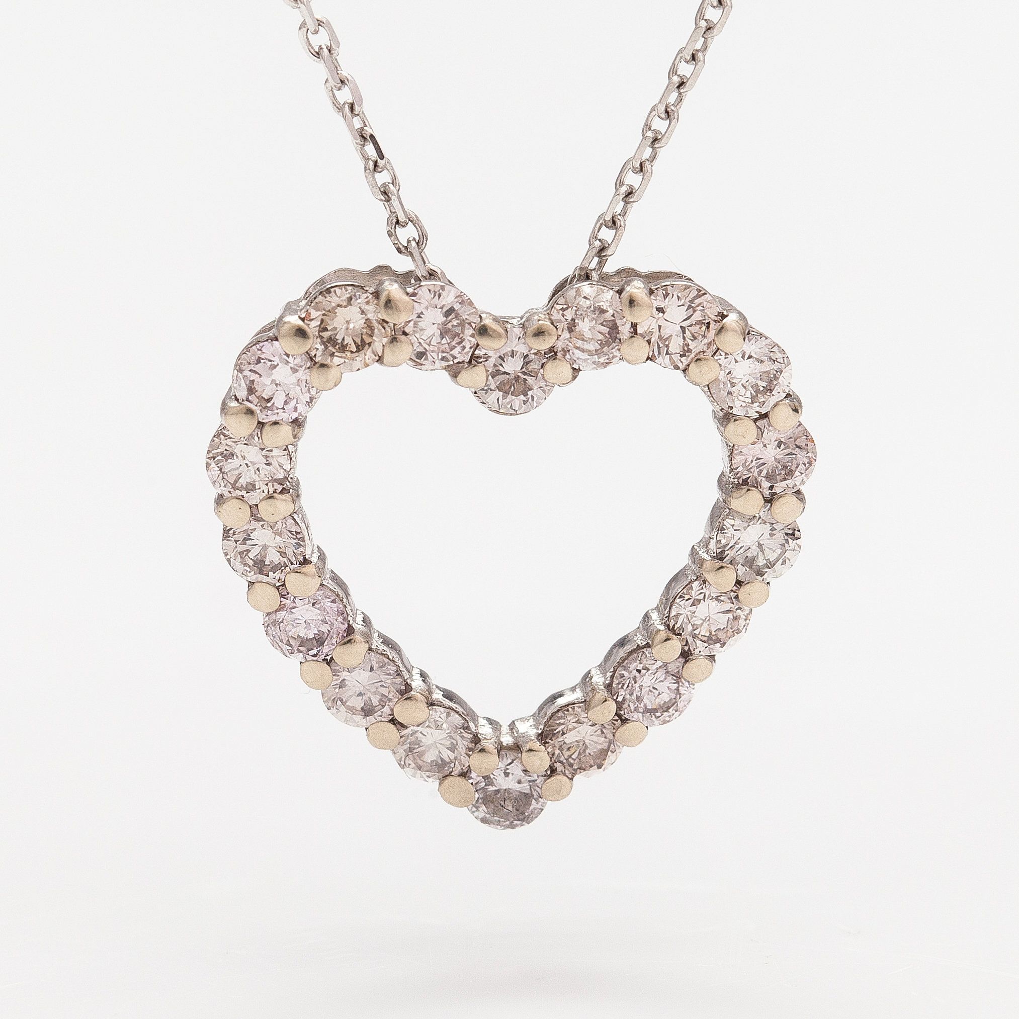 Halsband, 18K vitguld, diamanter ca 1.00 ct tot. - Bukowskis