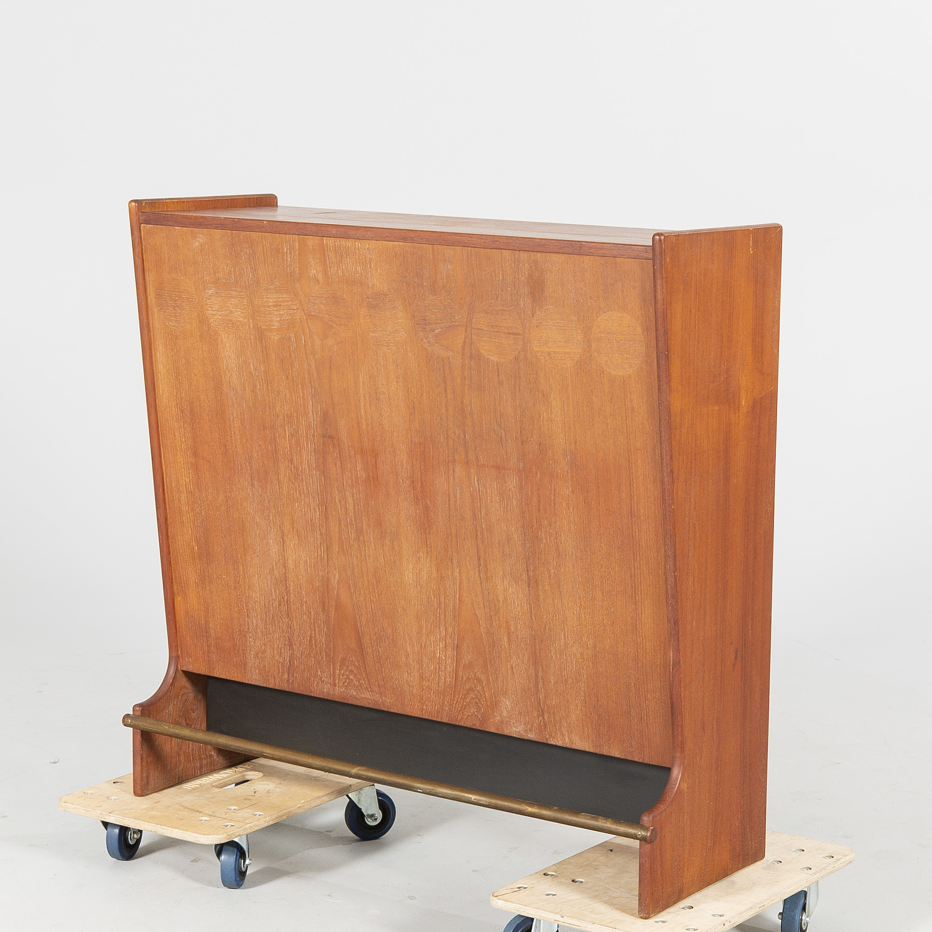 A Johannes Andersen teak bar counter Denmark 1950/60s. - Bukowskis