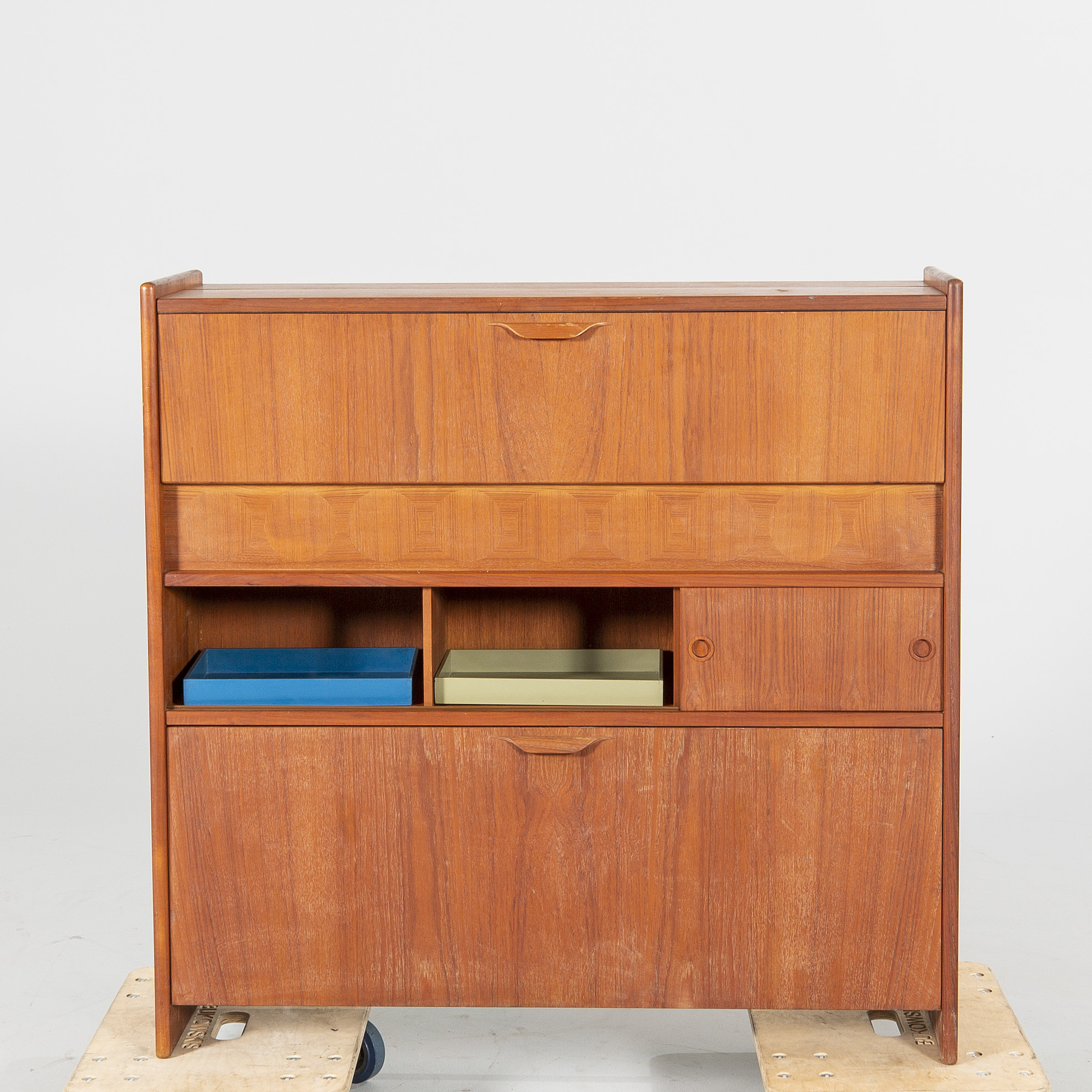 A Johannes Andersen teak bar counter Denmark 1950/60s. - Bukowskis