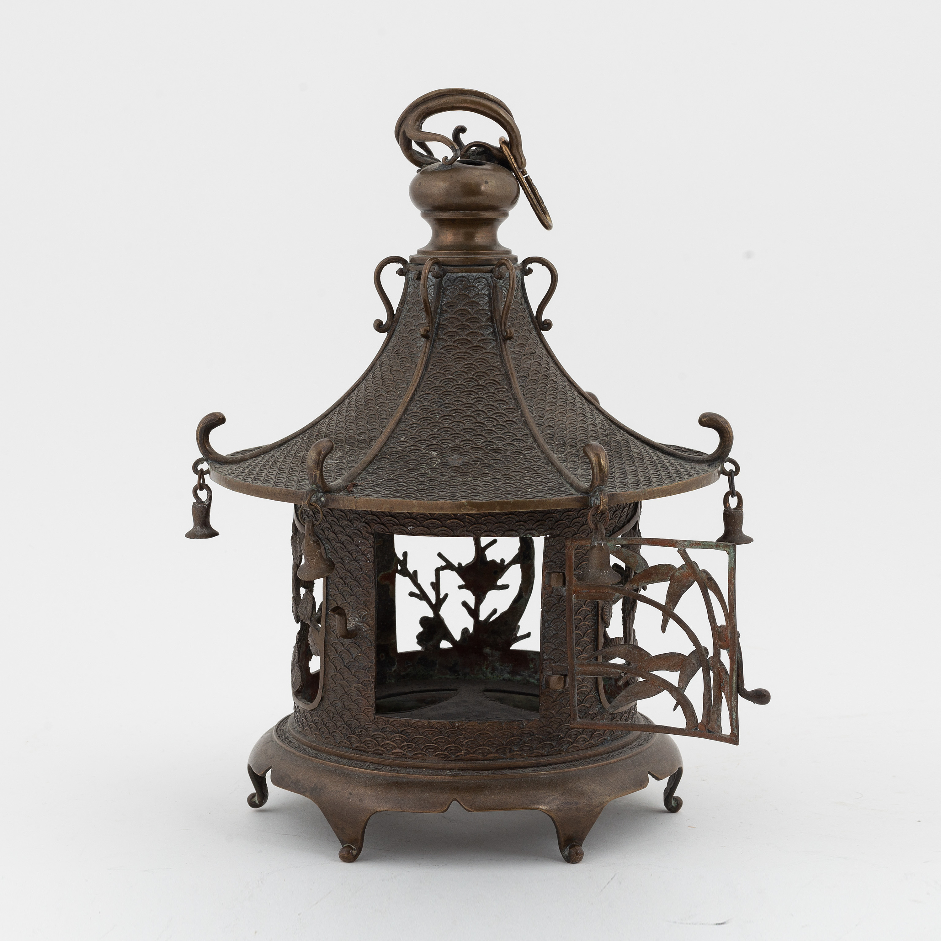 A Japanese 'Toro' bronze hanging lantern, early 20th Century. - Bukowskis