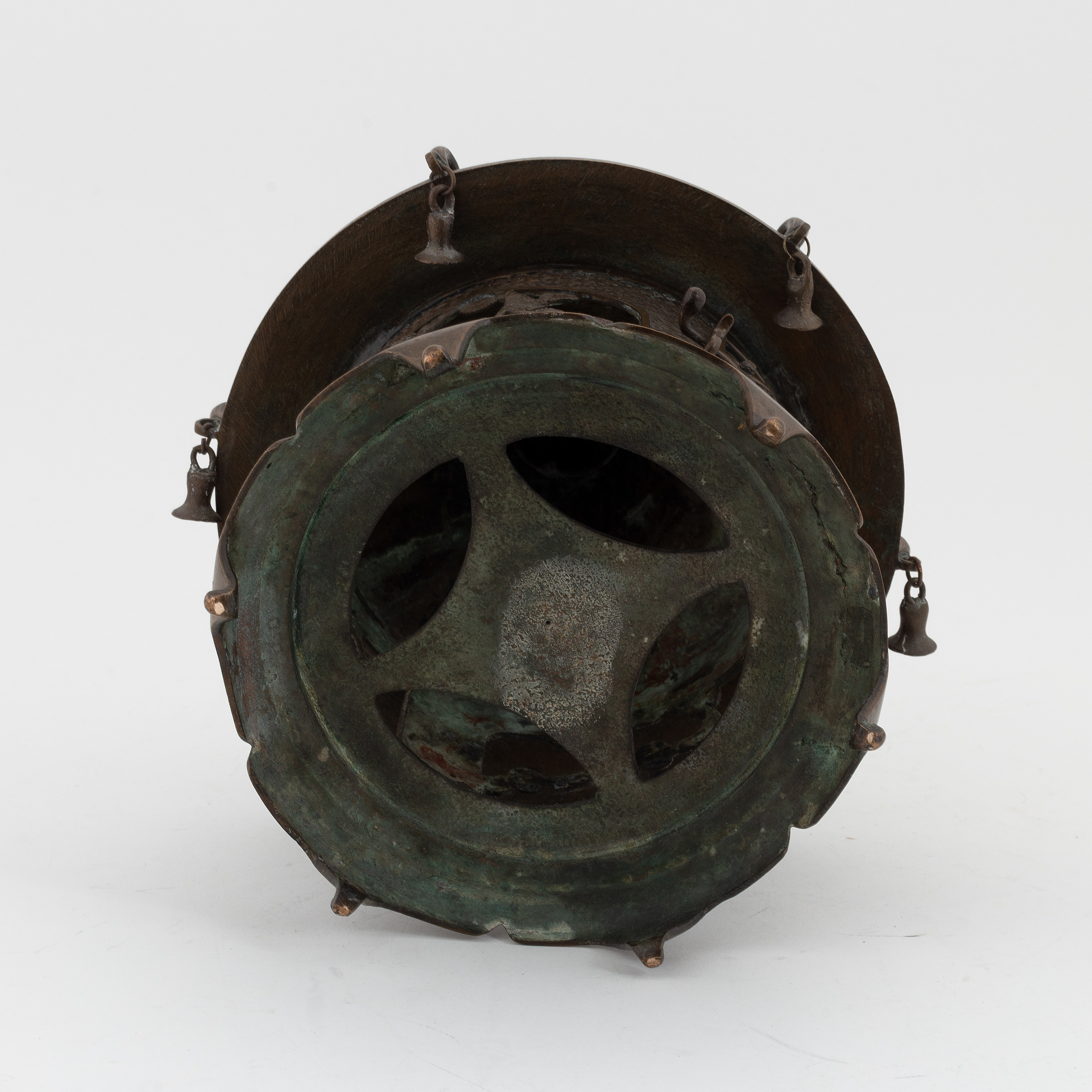 A Japanese 'Toro' bronze hanging lantern, early 20th Century. - Bukowskis