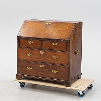An English mahogany mid 1700s bureau. - Bukowskis